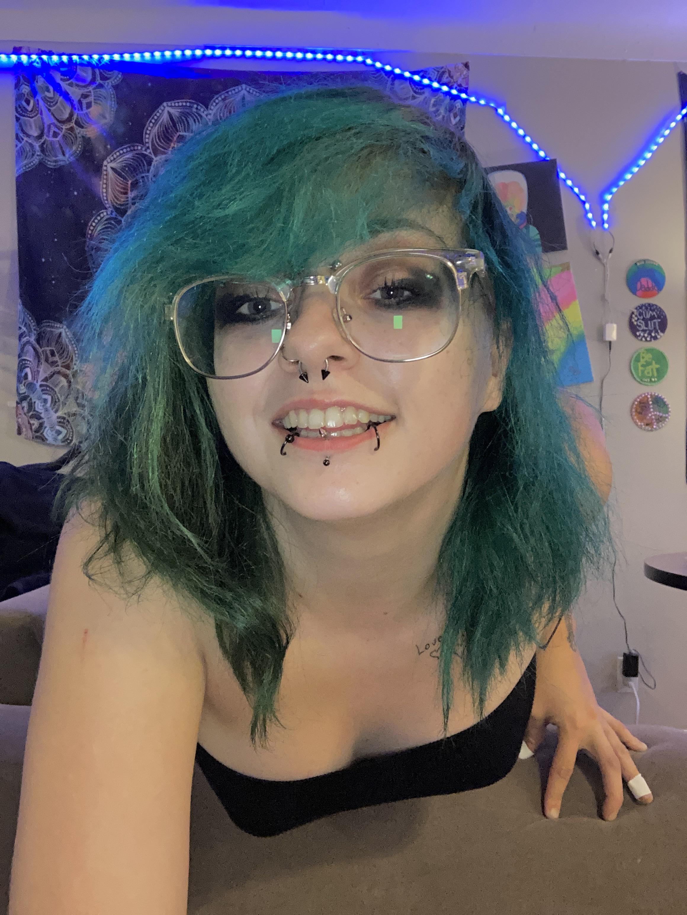 Cum and get me boy😜 | Scrolller