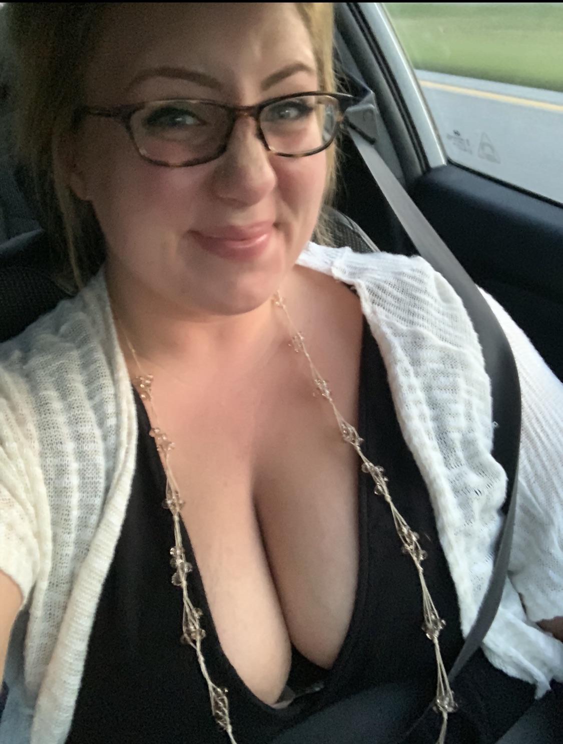 Showcasing all my best features 🥰 (over 18) | Scrolller