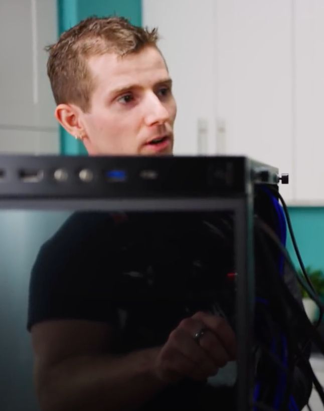 just noticed this | Scrolller