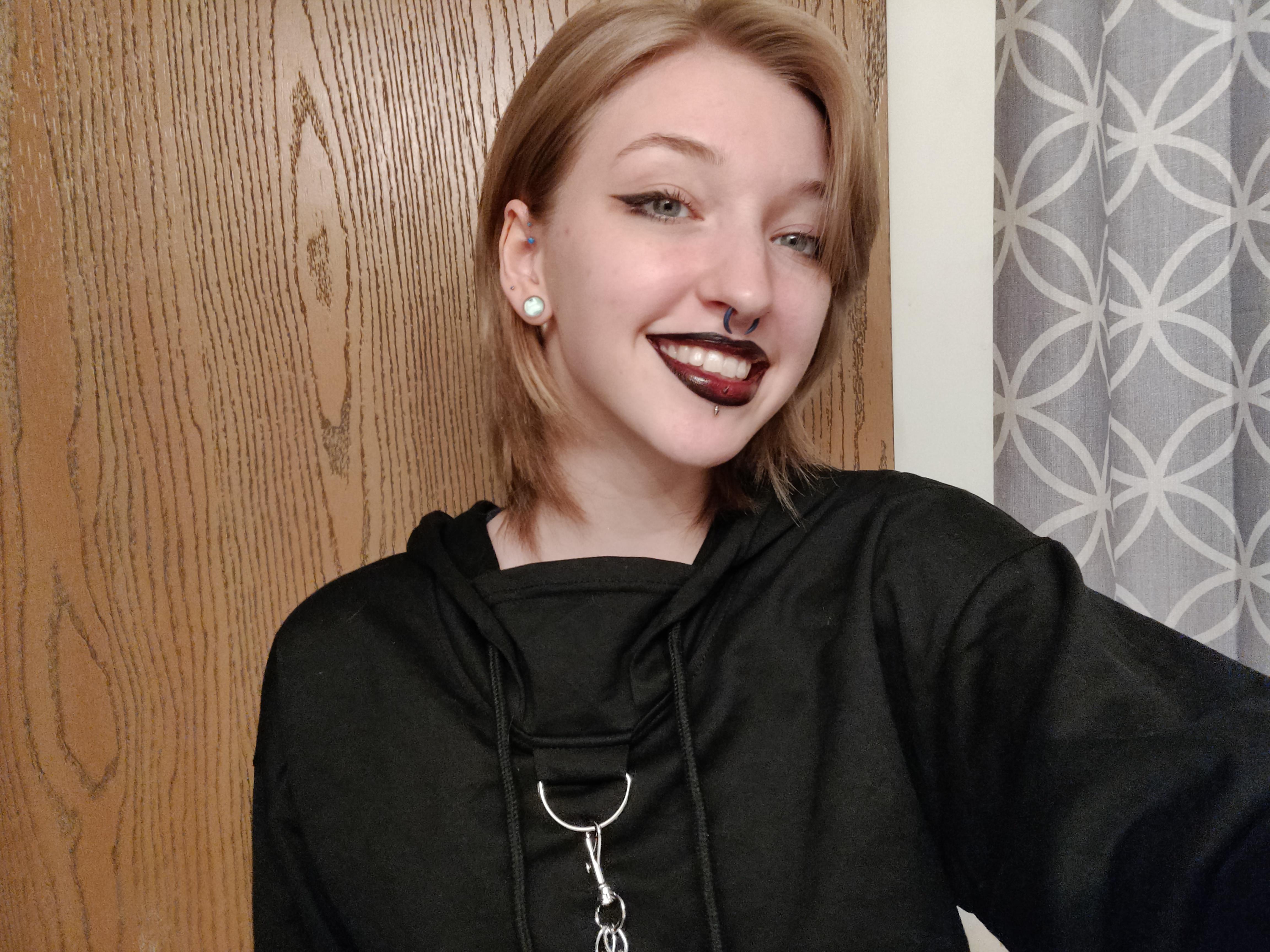 Just realized I've never posted a picture to Reddit smiling with teeth, so hi hello