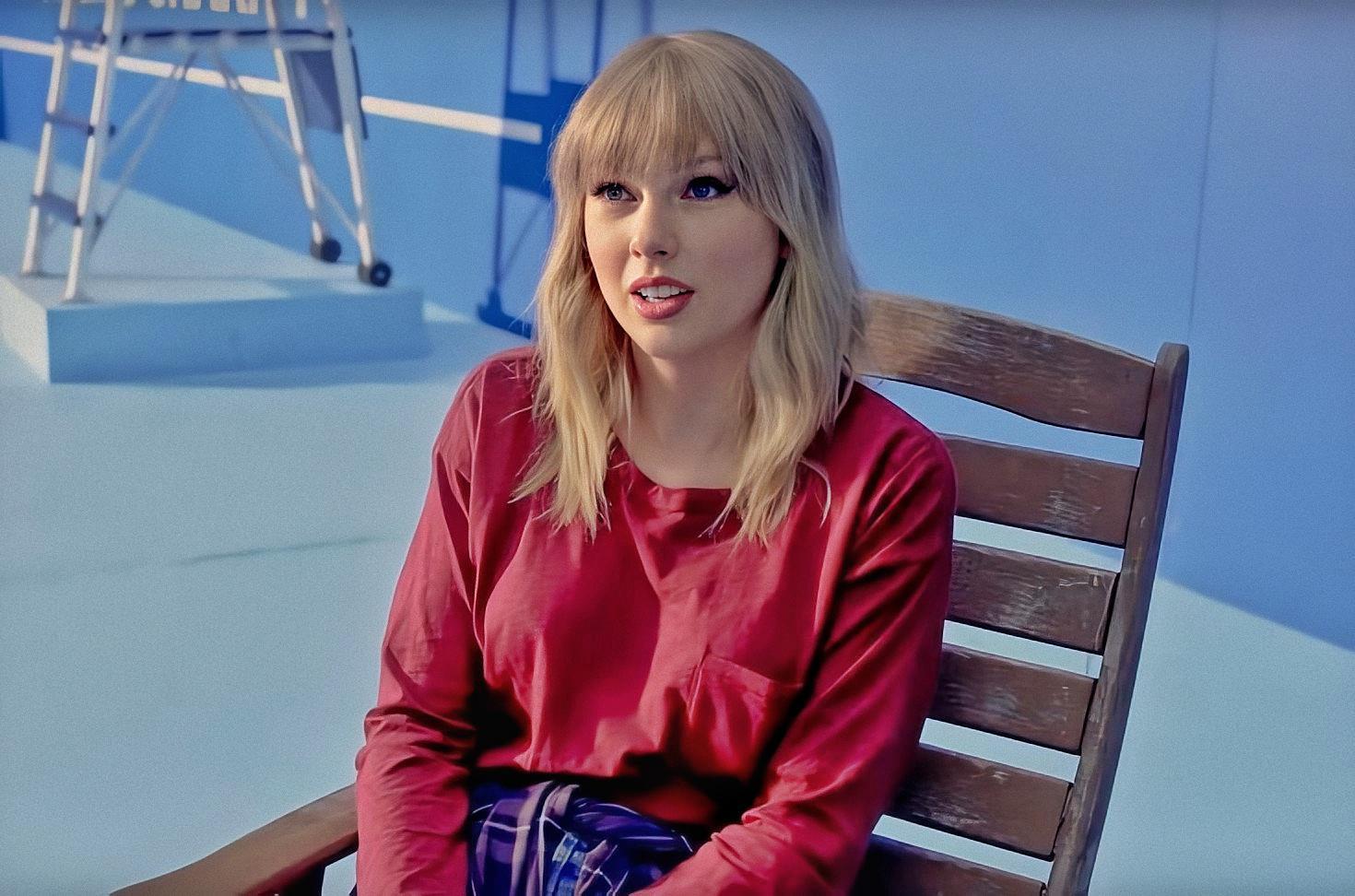 Just sitting | Scrolller