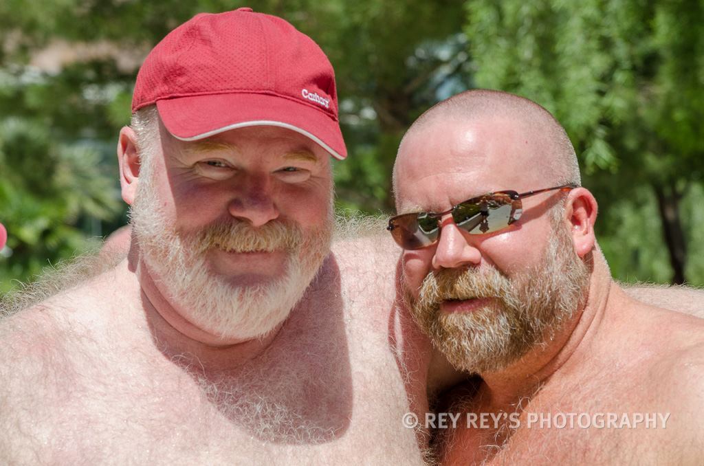 Just two hotties lookin' good. | Scrolller