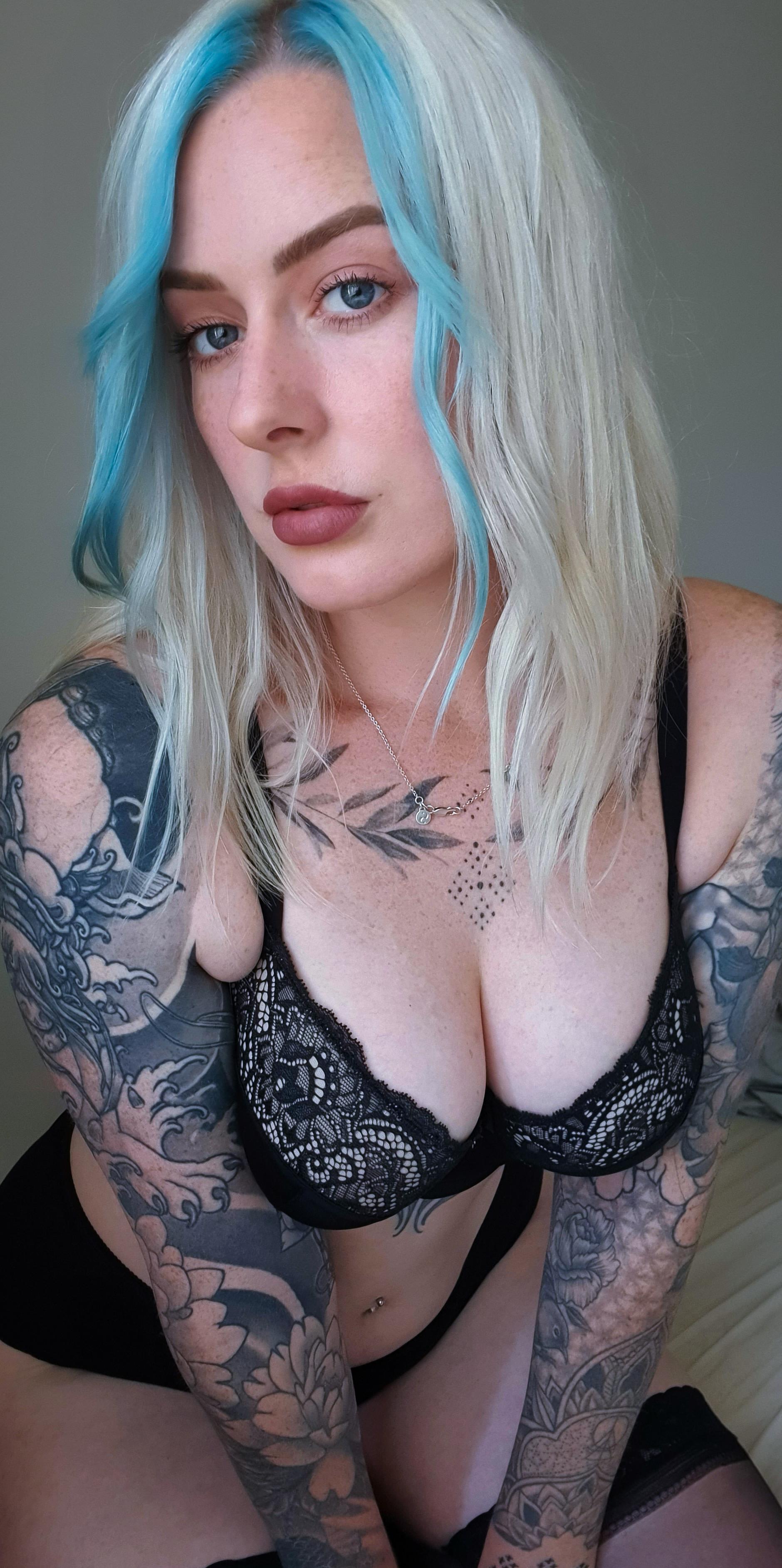 Just waiting for you to arrive.. | Scrolller