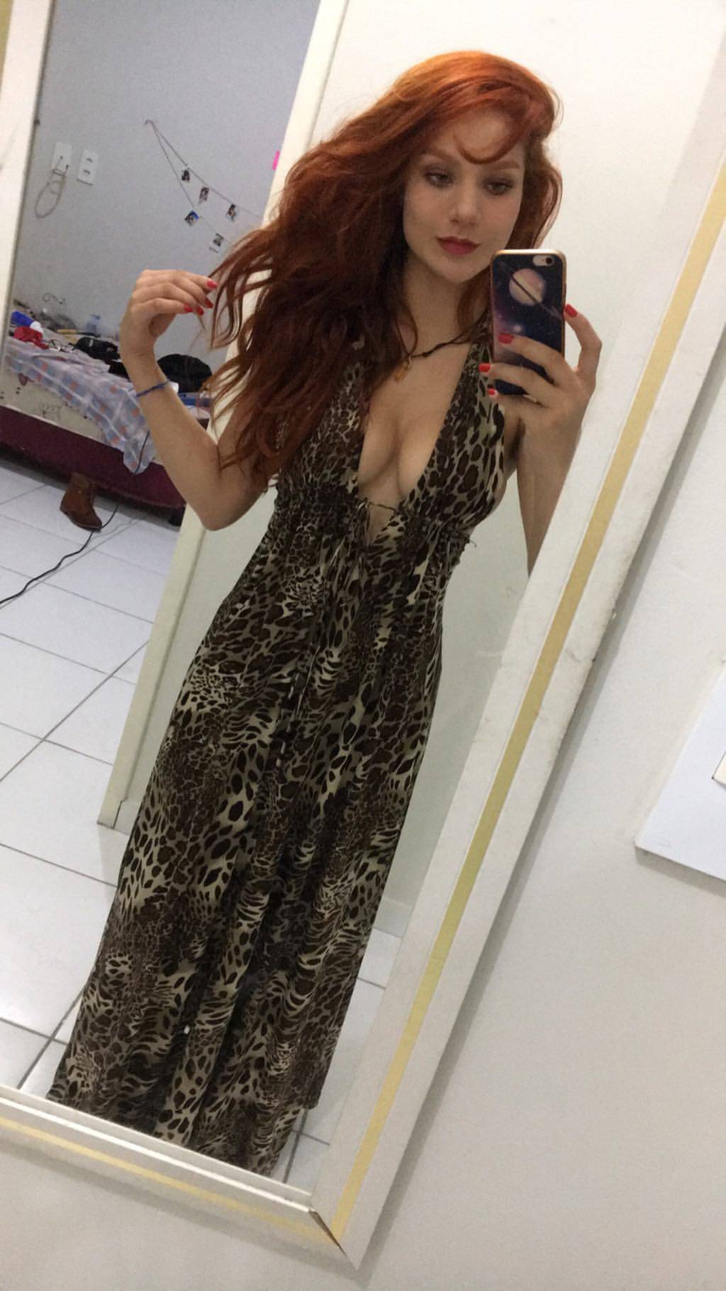 Kamila Pompeu | Scrolller