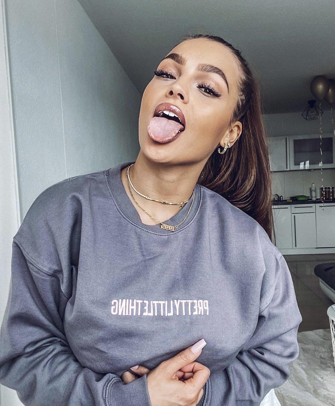 kann sie jemand cumtributen?💦😏😏 | Scrolller