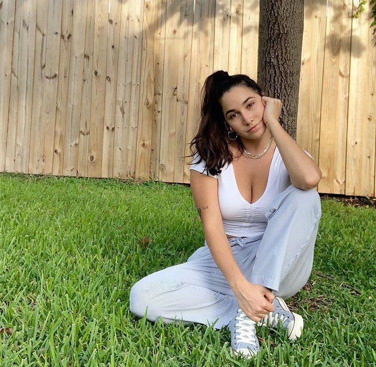 Karlee Grey | Scrolller