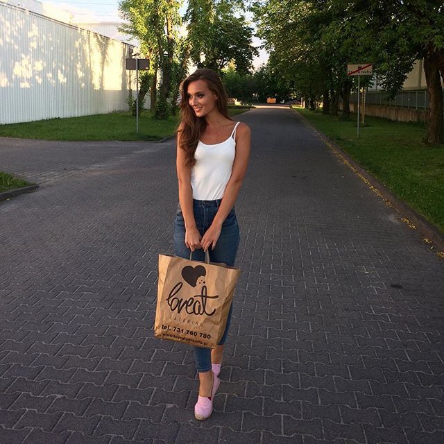 Karolina Banach | Scrolller