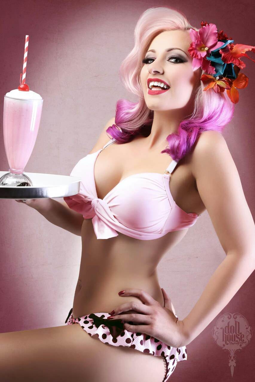 Kat Foxx Pinup | Scrolller