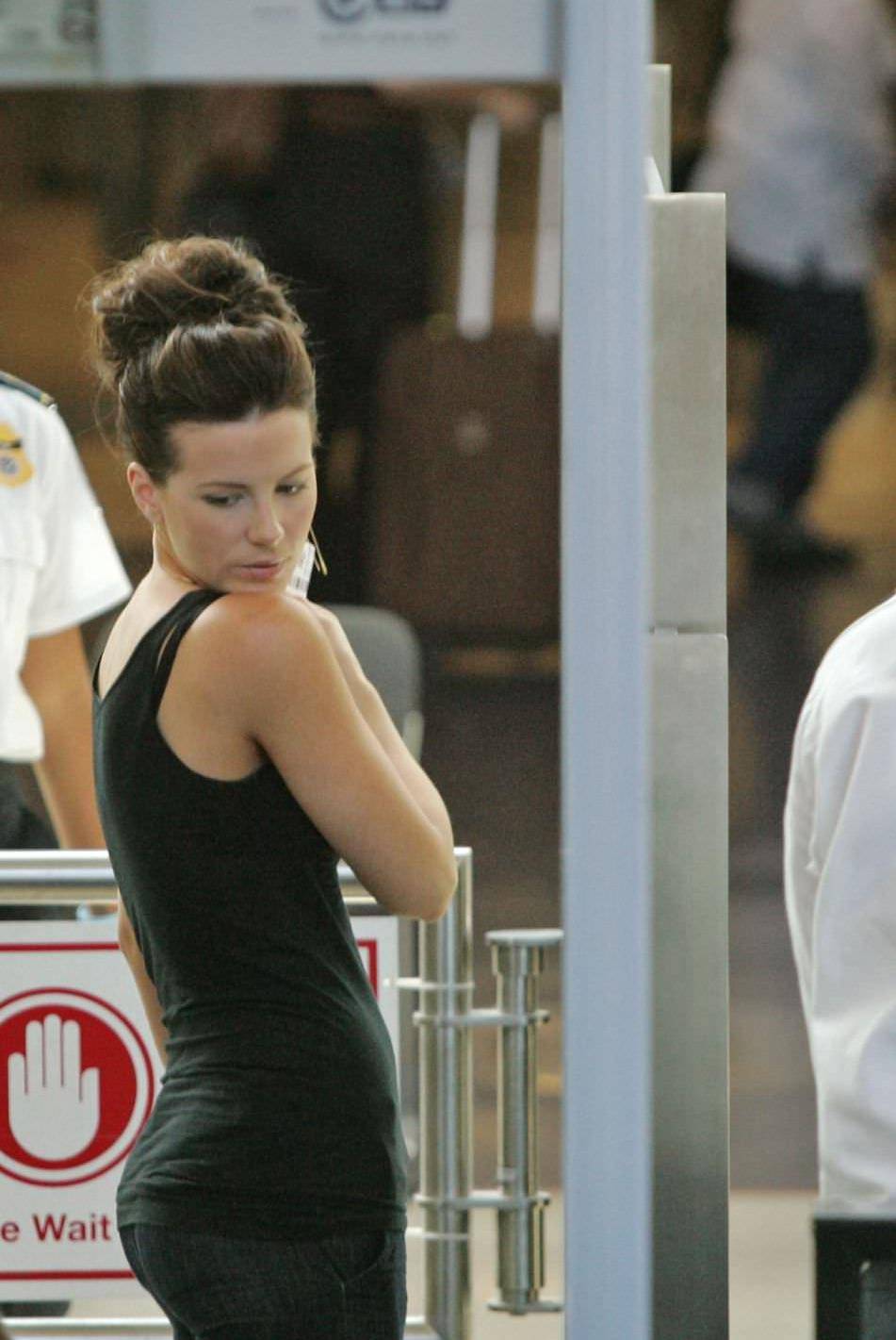 Kate Beckinsale Scrolller