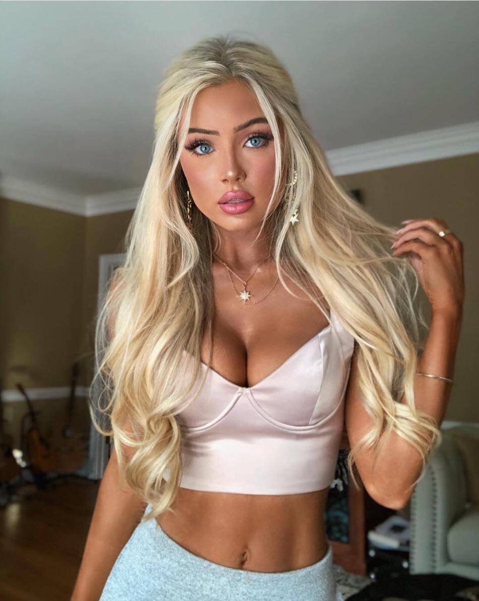 Katerina Rozmajzl (Czech) | Scrolller