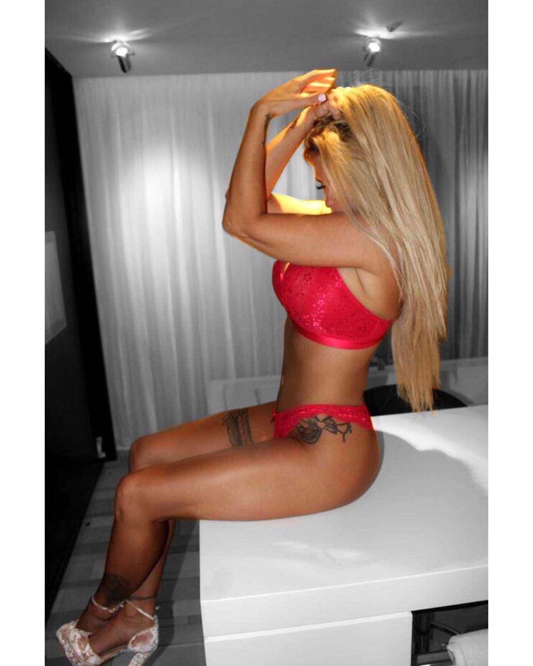 Katie Price looking like a hooker, waiting for her next client | Scrolller