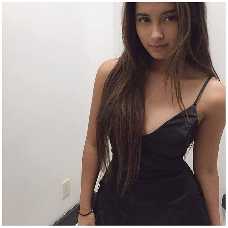 Kayla Heller | Scrolller