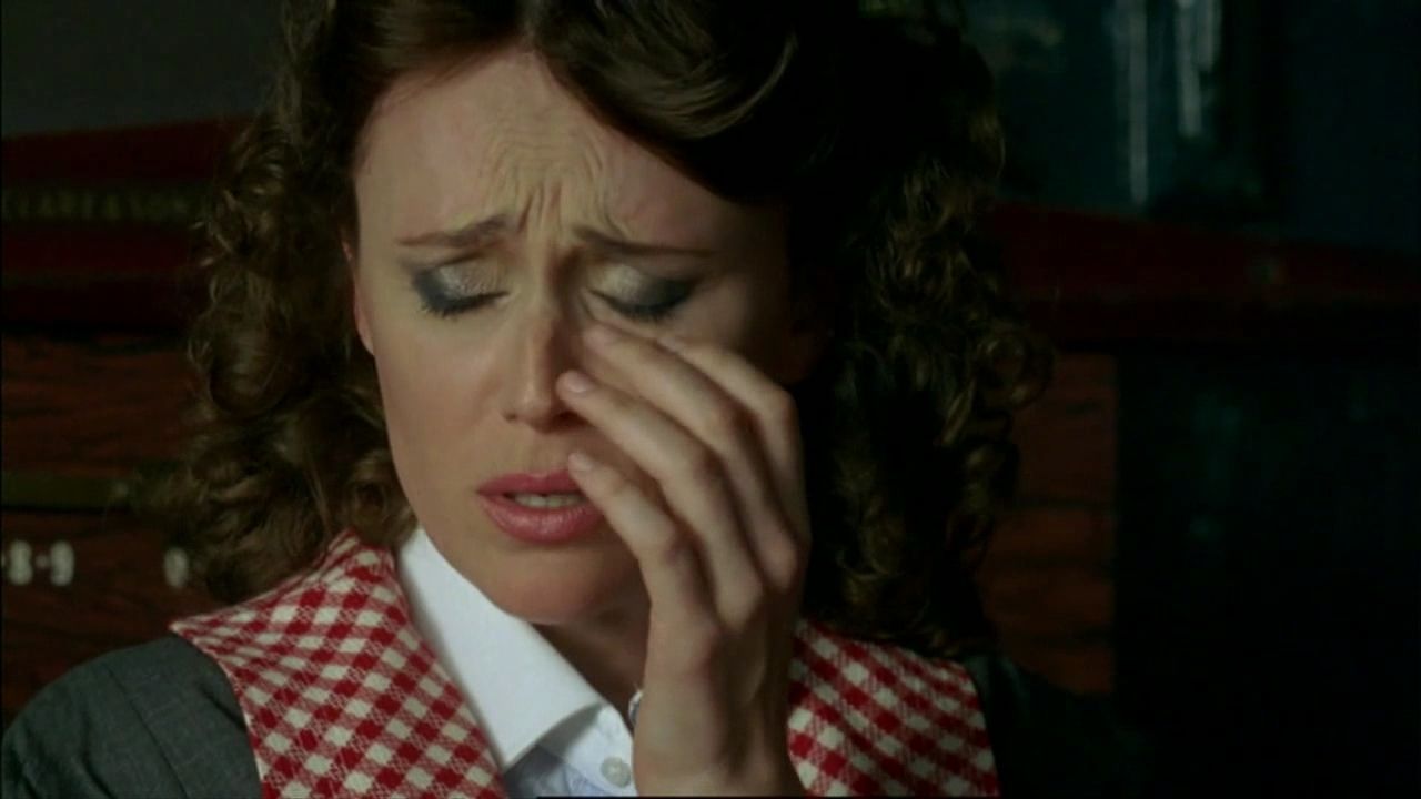 Keeley Hawes Scrolller