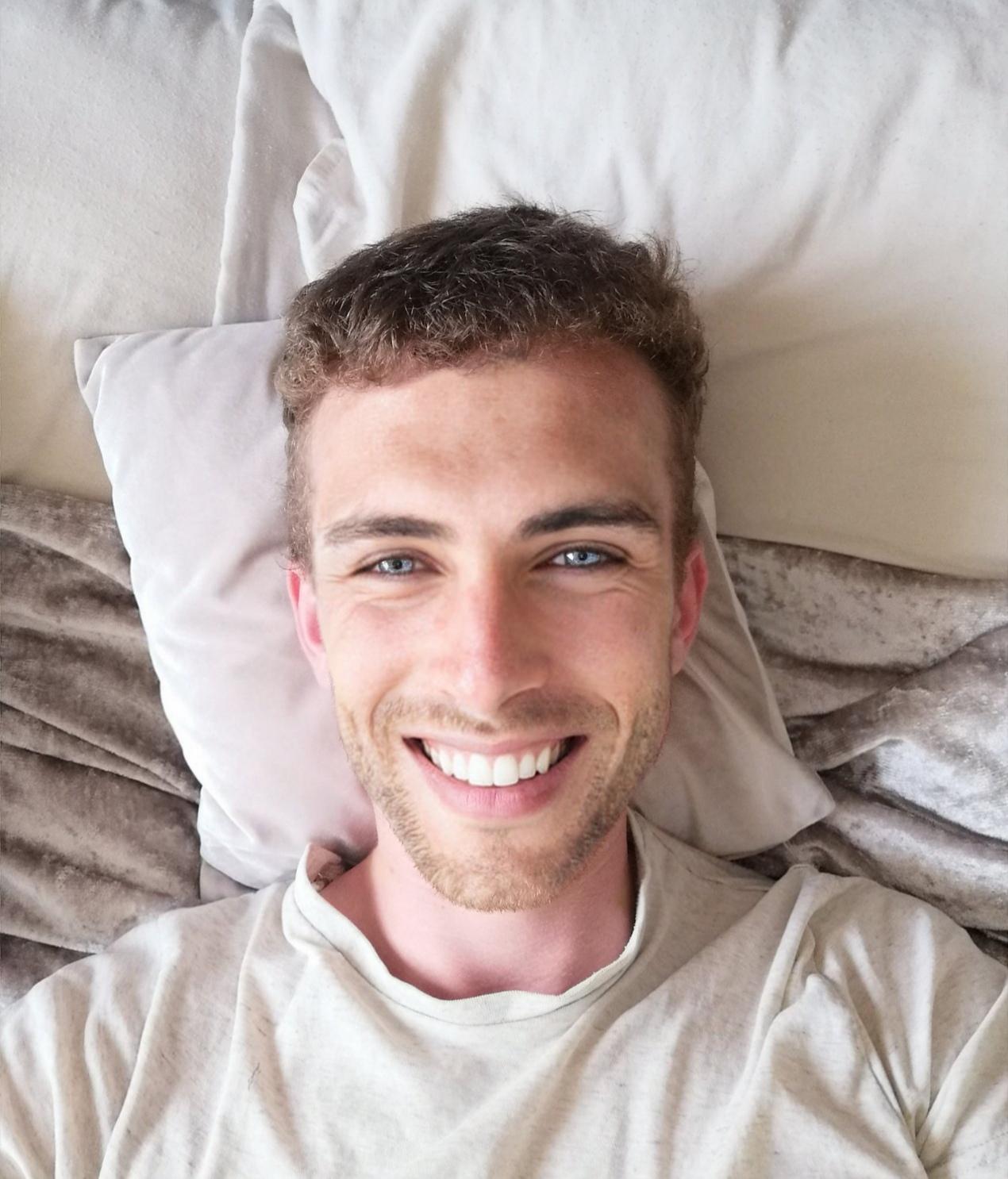 Keep Smiling Youll Be Back In Bed Soon ð Scrolller