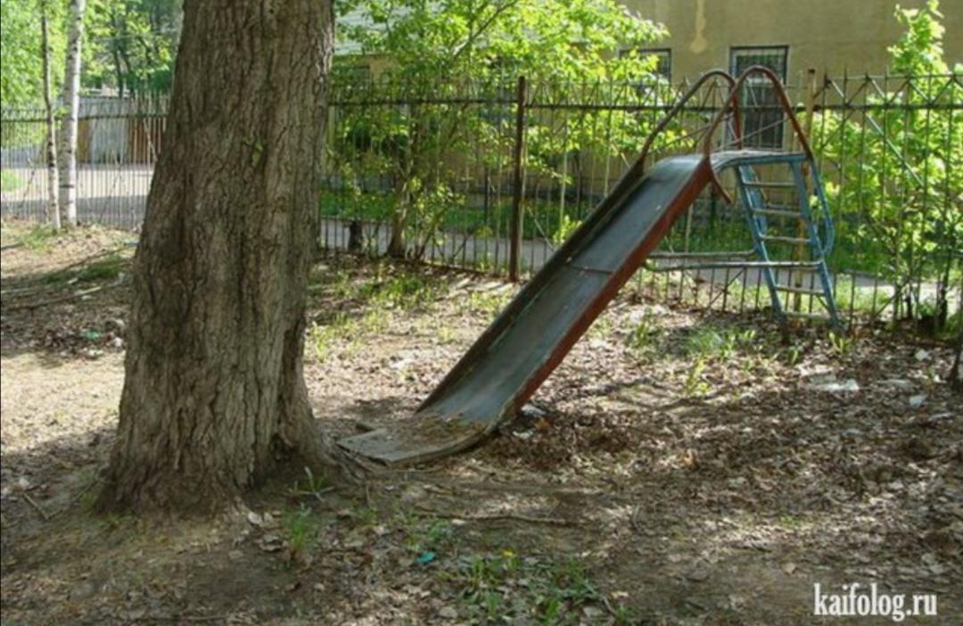 Keep your legs tight together when going down this slide | Scrolller