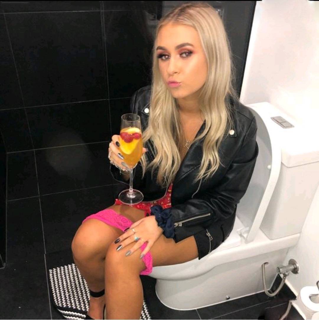 Discover more like Girlsontoilets: Keeping It Classy and Related Content | Scrolller