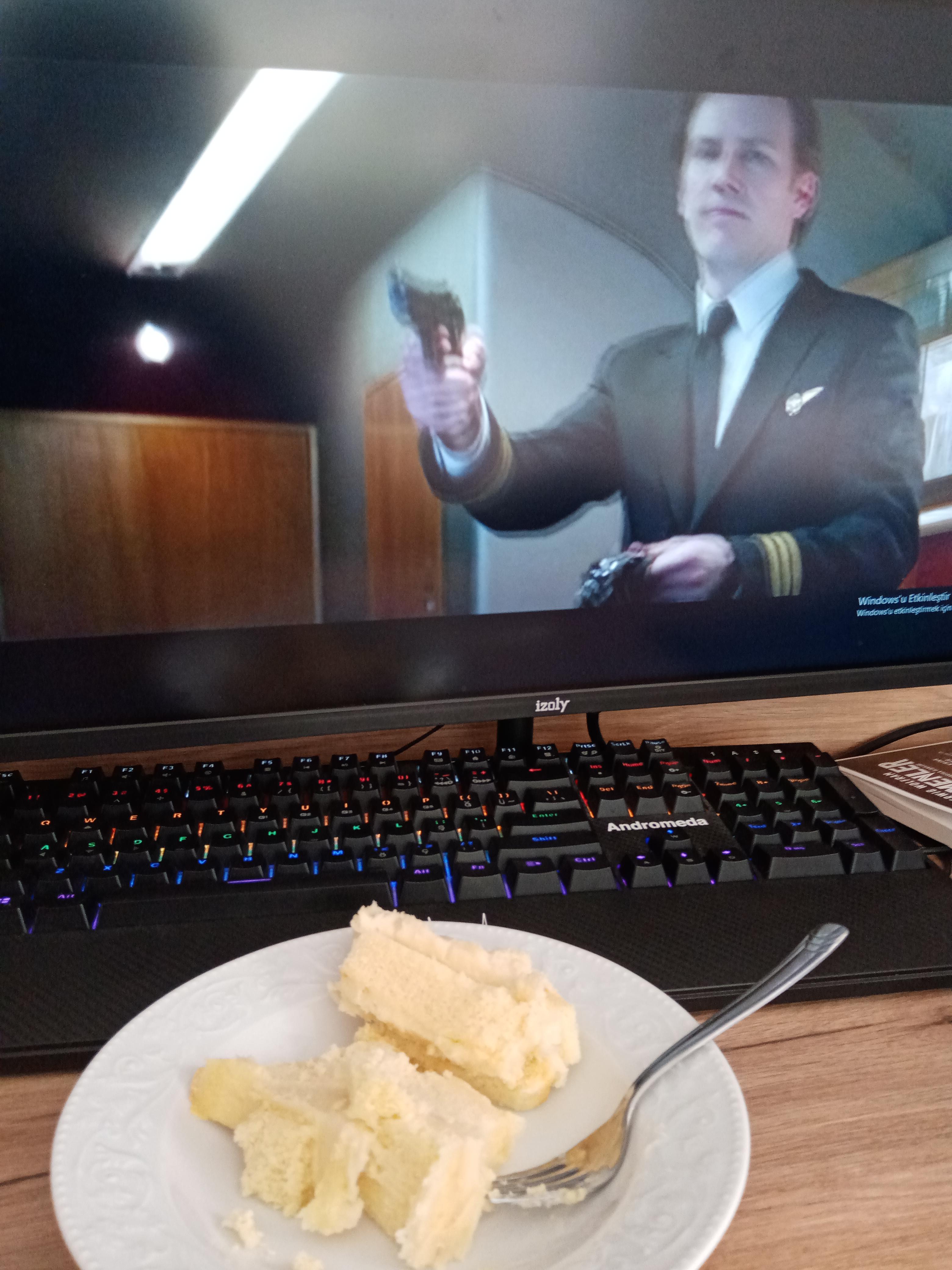 Kek yiyom ve TASM 2 izliyom | Scrolller