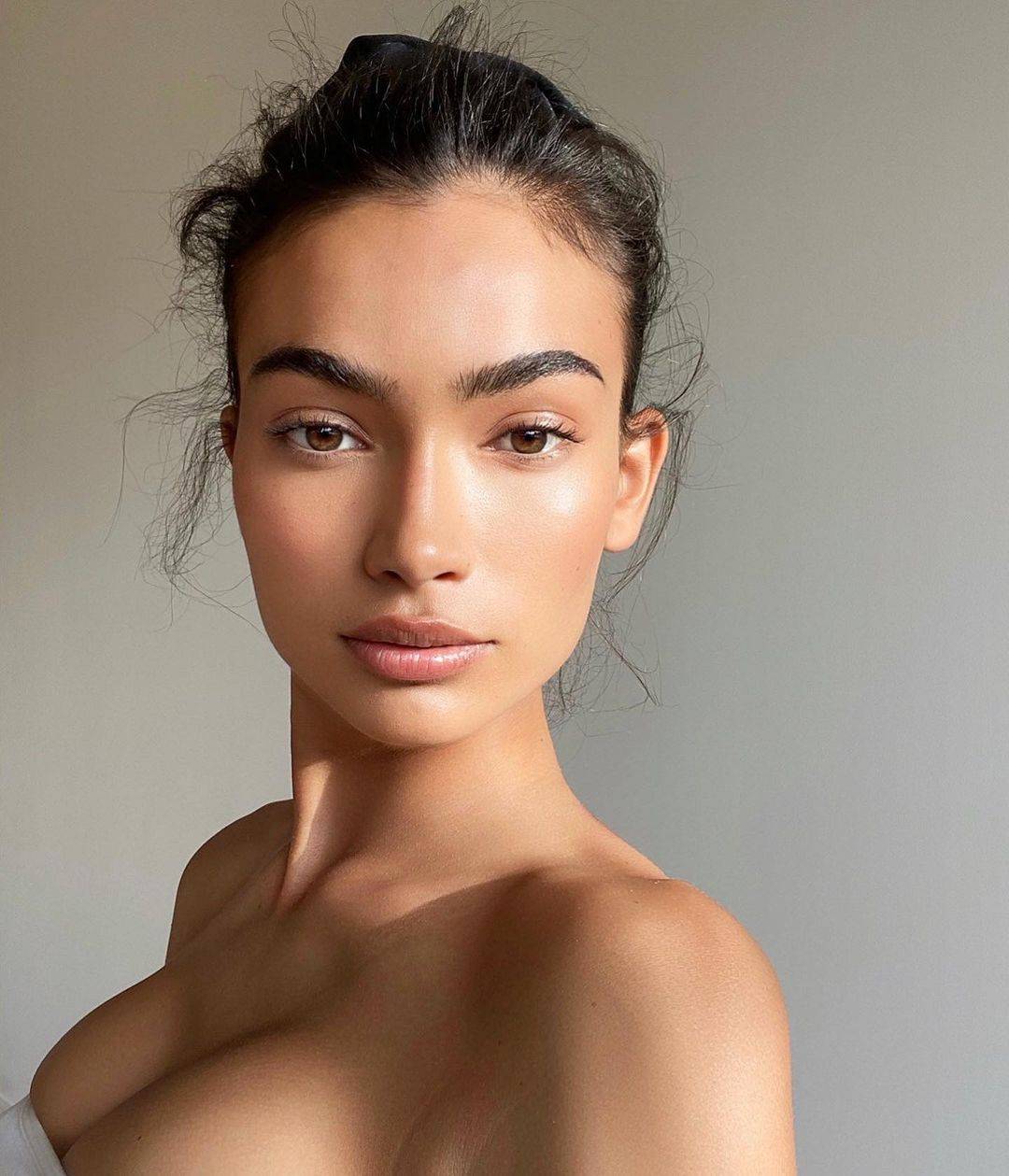 Kelly Gale | Scrolller