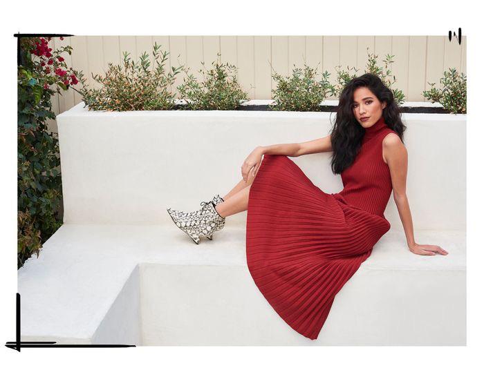 Kelsey Asbille Chow Scrolller 3955