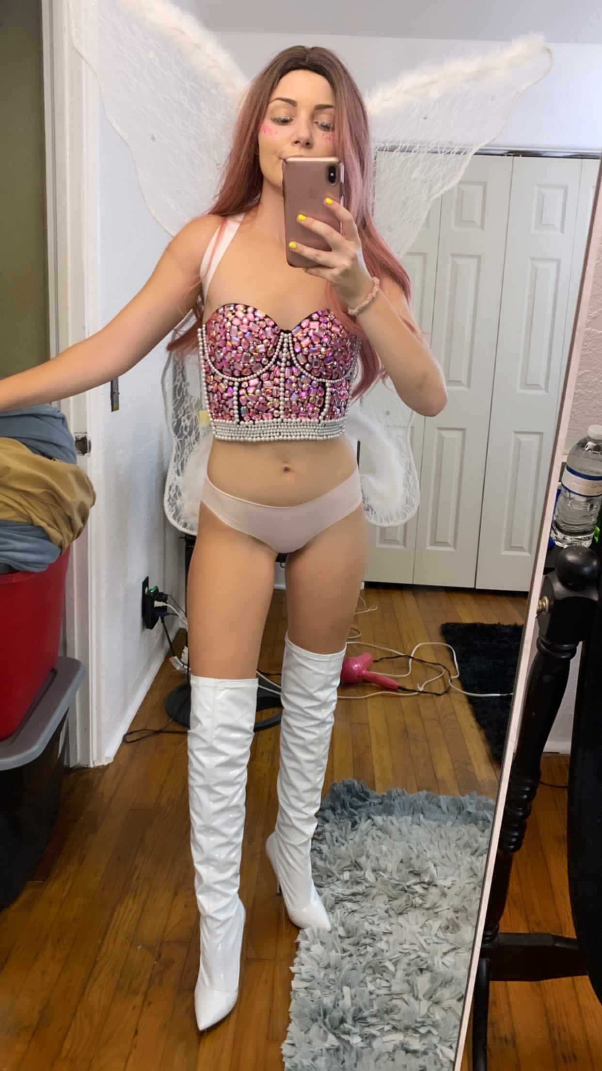 Kerry Carmody | Scrolller