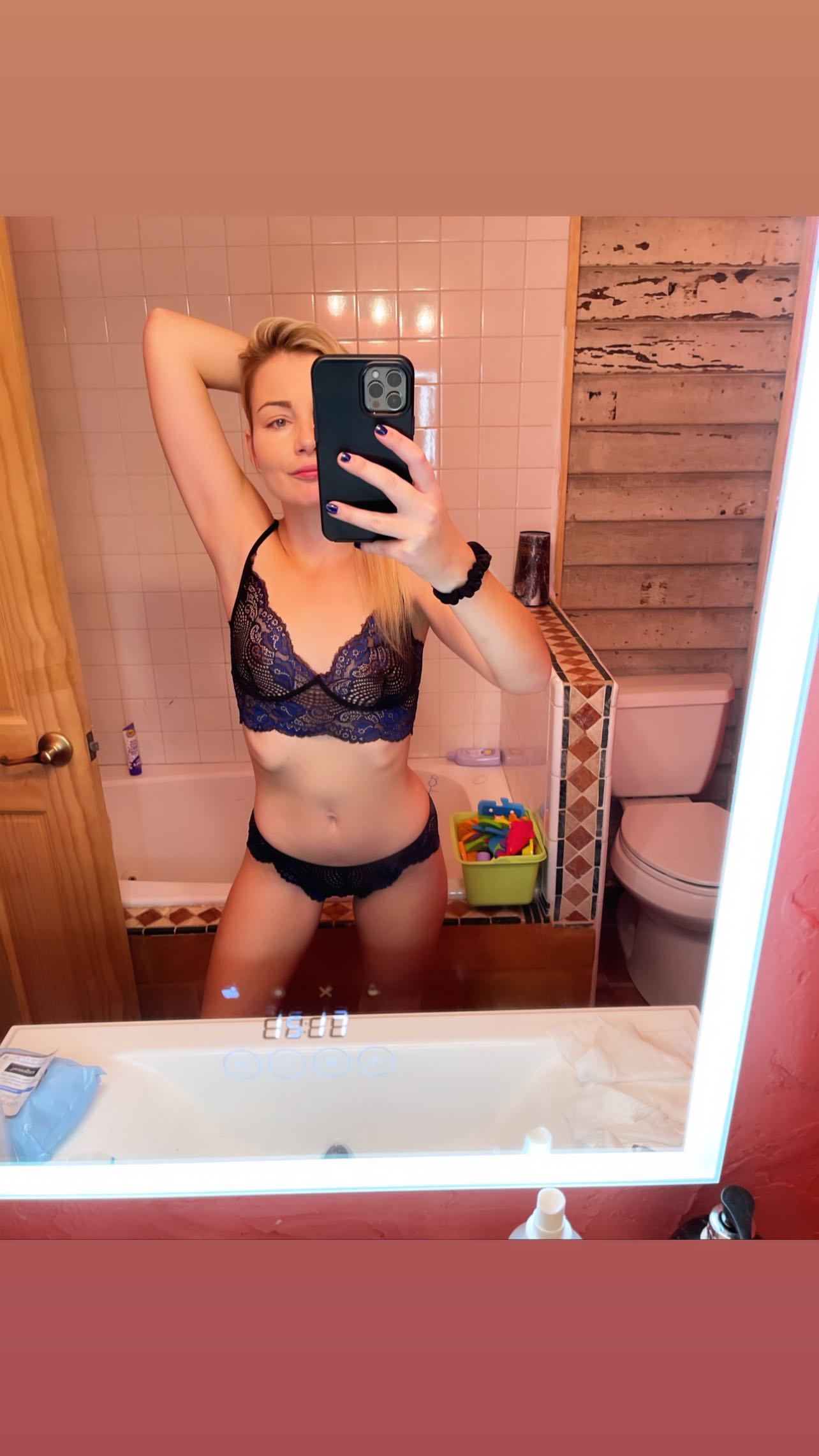 Kerry Carmody | Scrolller