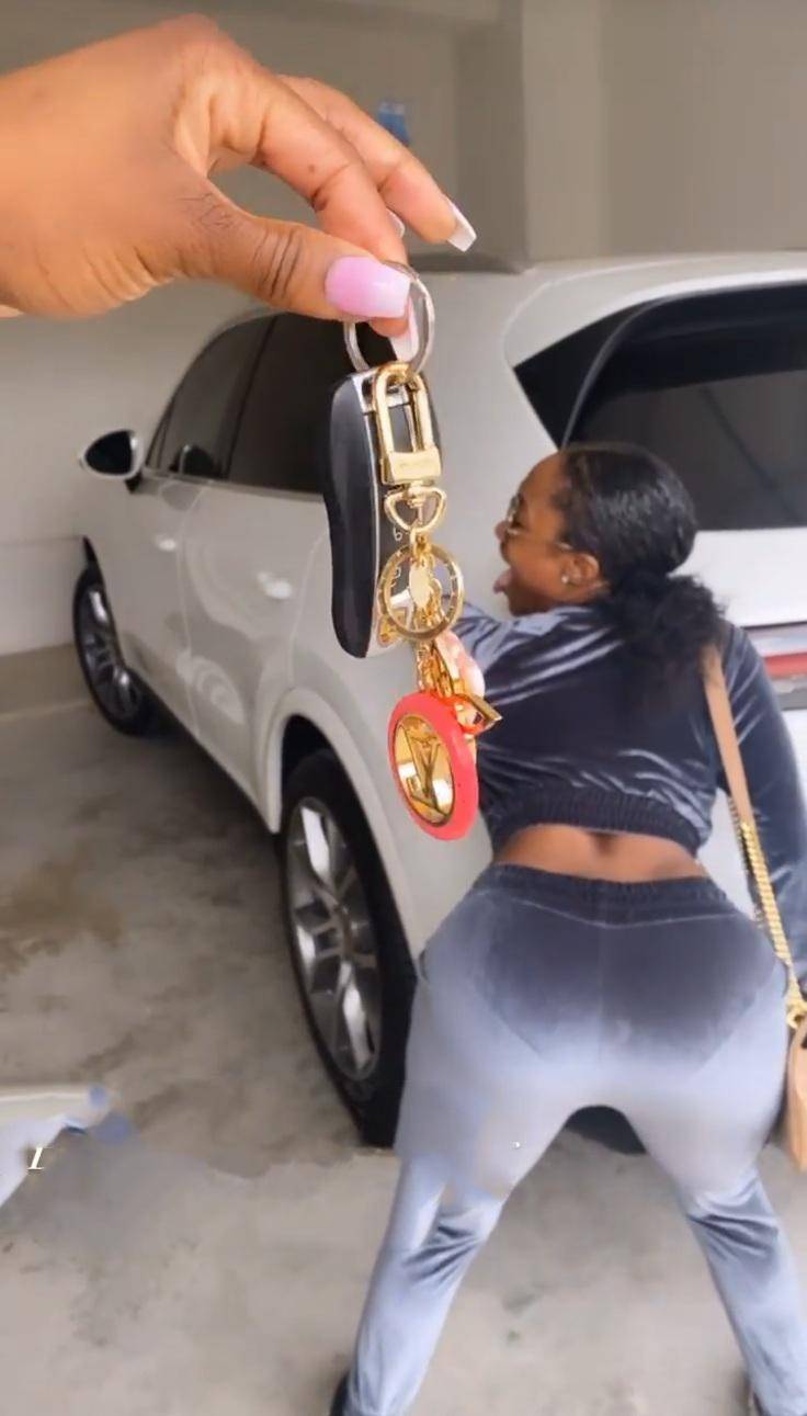 Keys and Lines | Scrolller