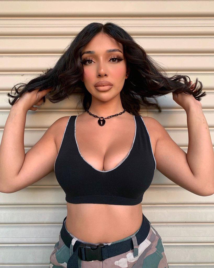 Kiara Marie | Scrolller