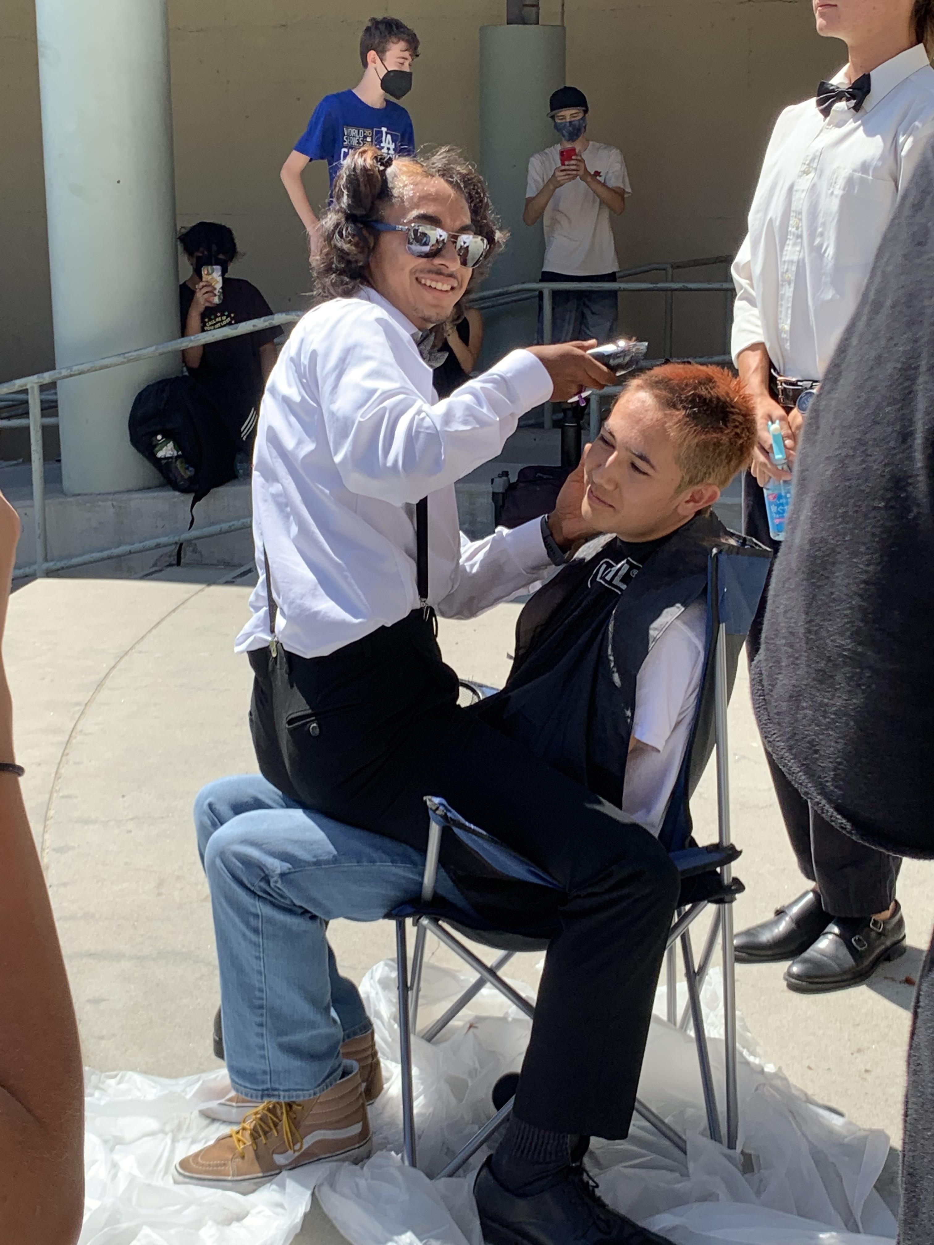Kids in my HS shaving his head in the middle of lunch | Scrolller