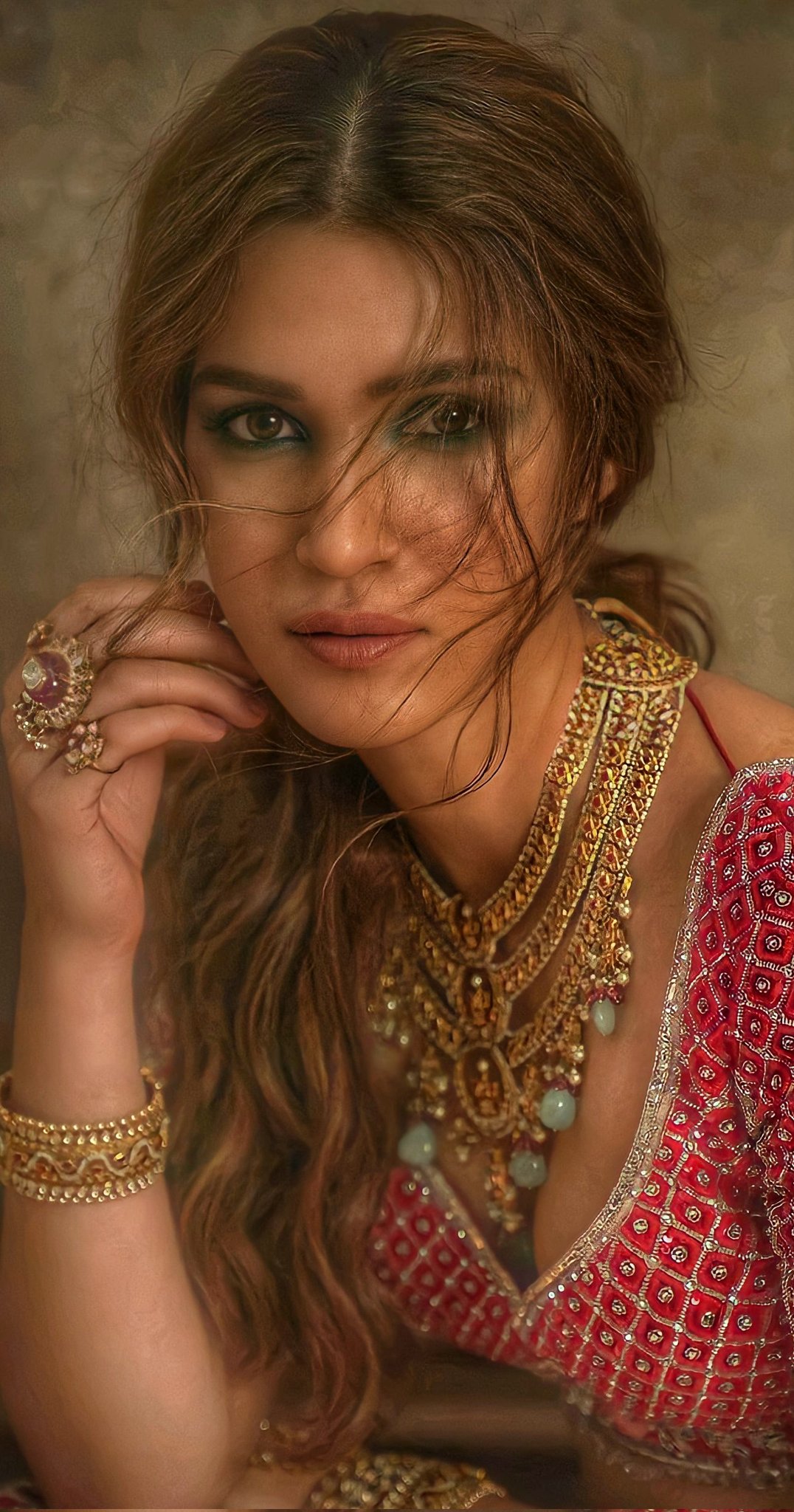 Killer look of Kriti | Scrolller