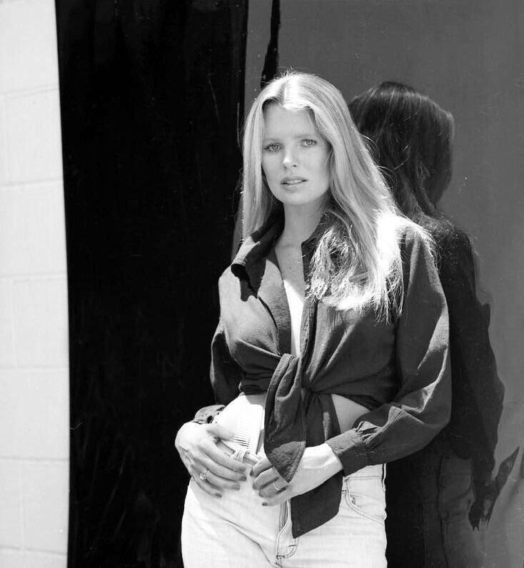 Kim Basinger | Scrolller