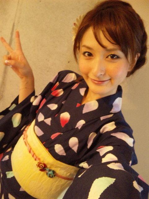 Kimono selfie (x-post r/WafukuAsians) | Scrolller