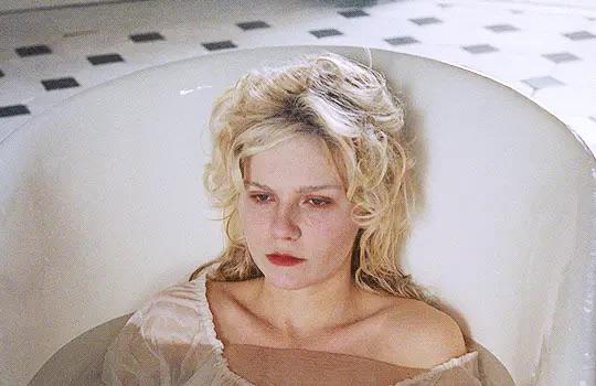 Kirsten Dunst Scrolller