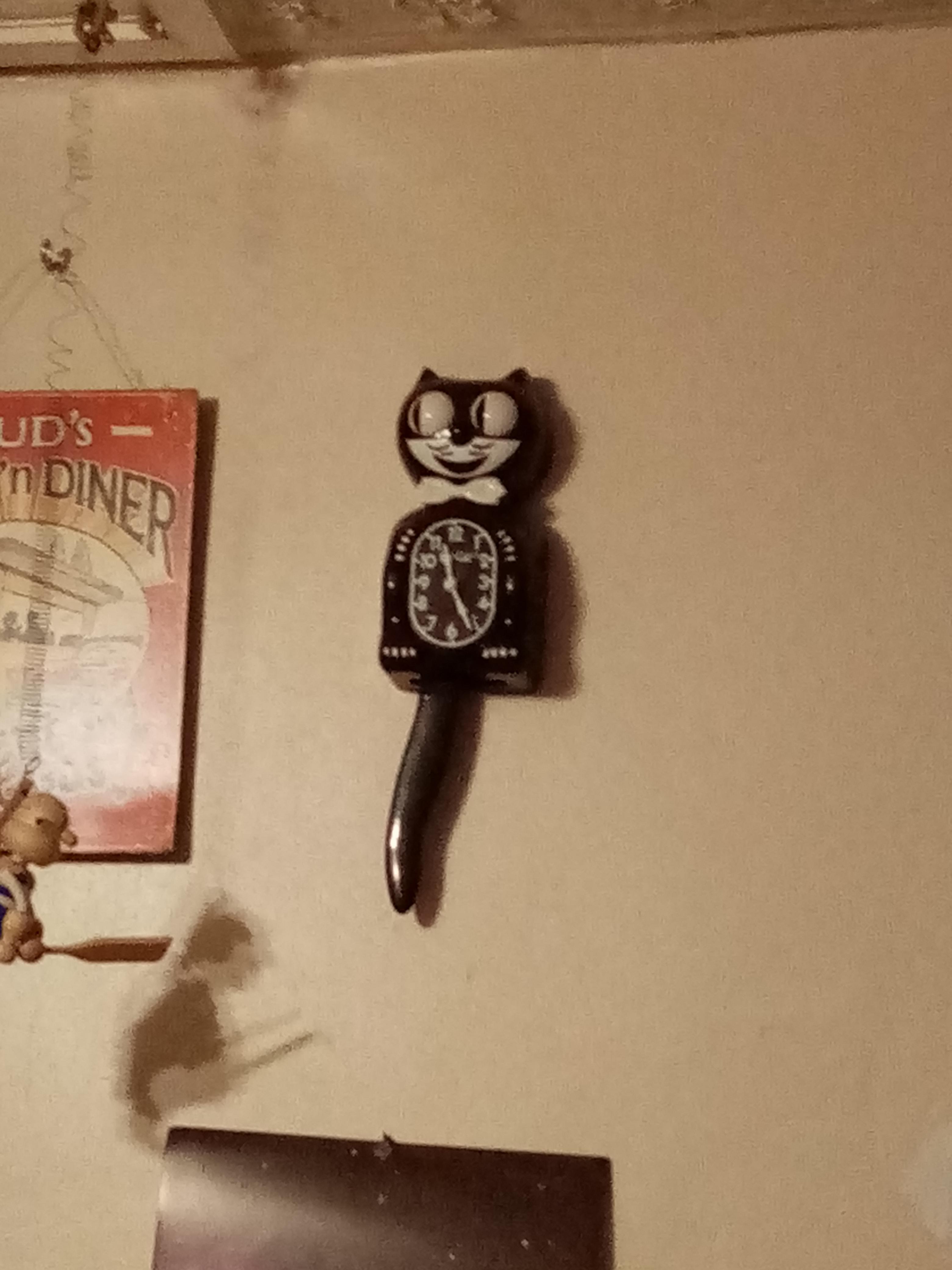 Kit-cat clock | Scrolller