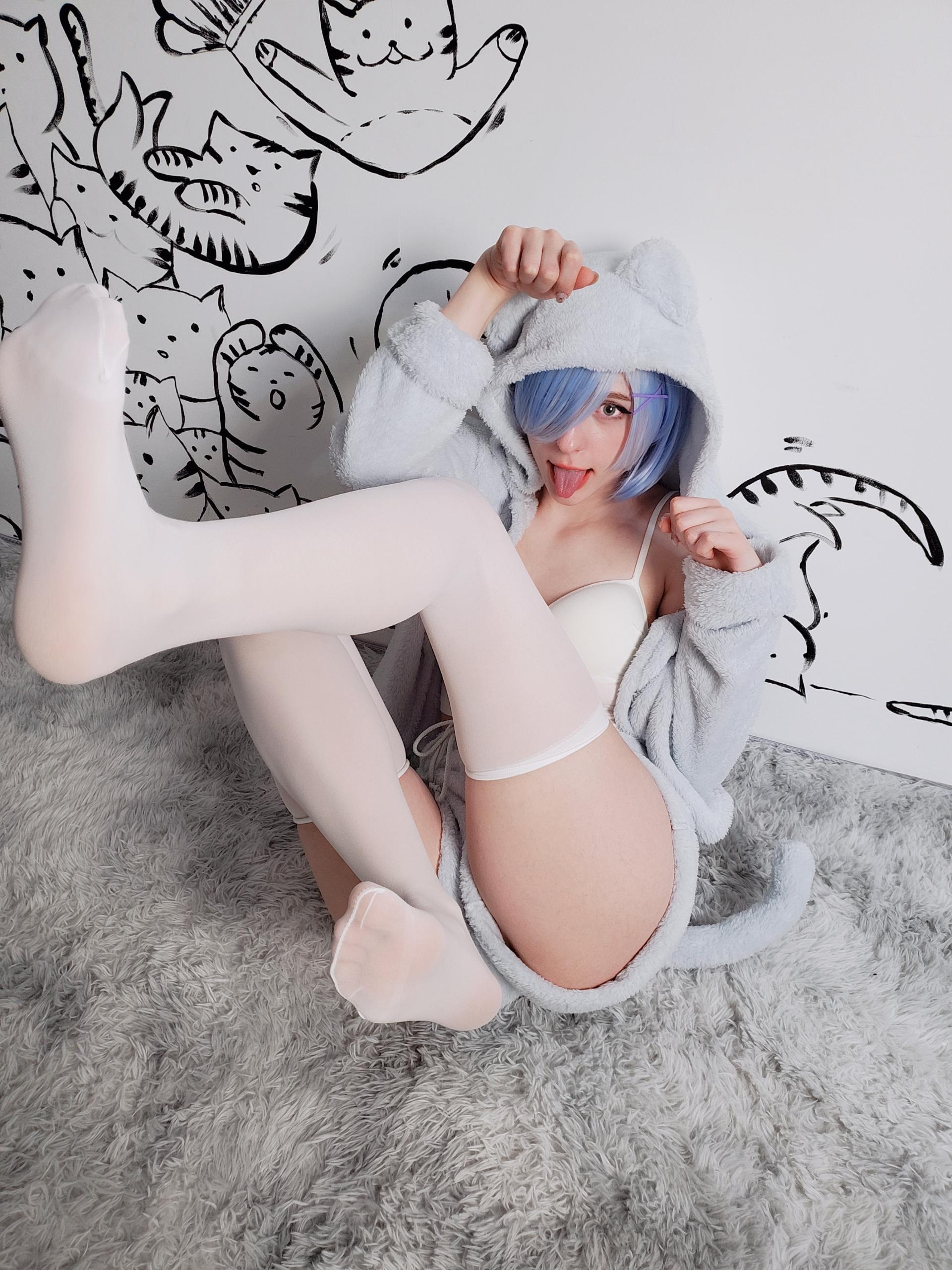 Kitty Rem | Scrolller