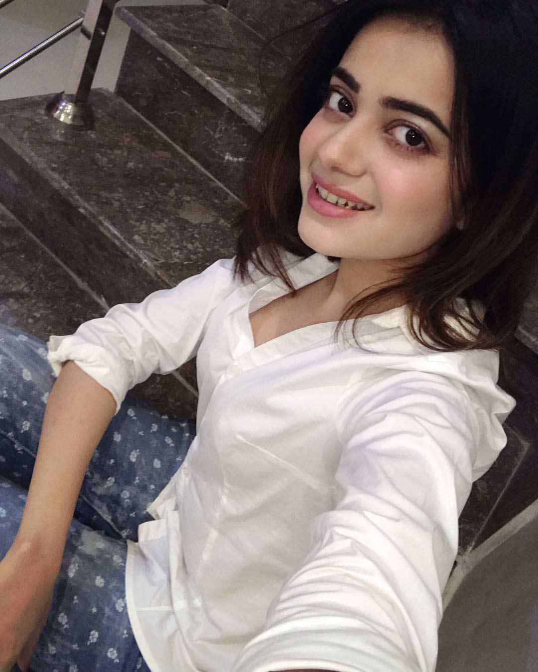 Komal iqbal | Scrolller