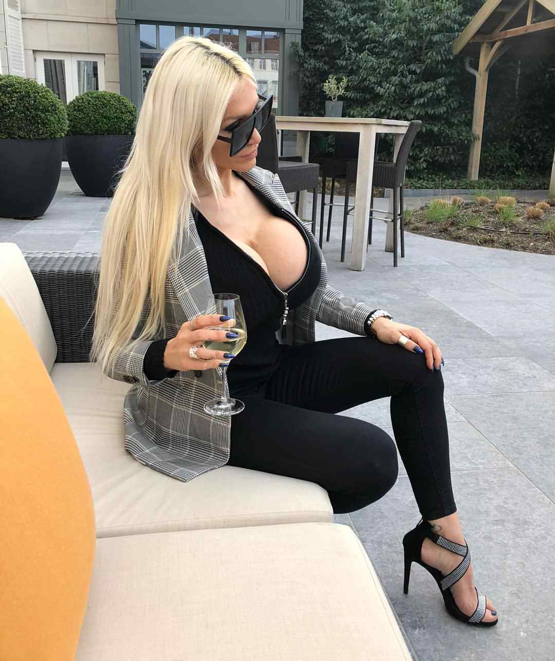 Kristhin G | Scrolller