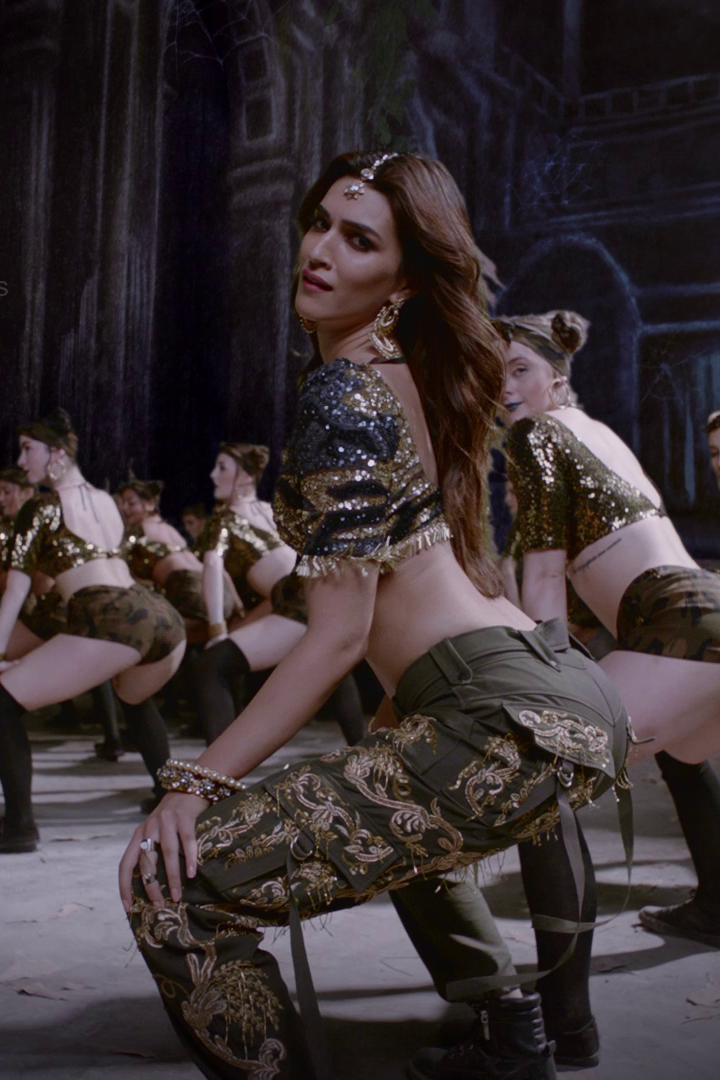 Kriti Sanon's curvy arched back | Scrolller