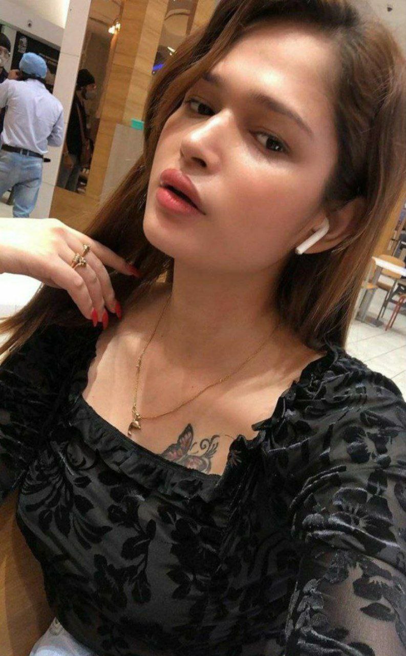 Kya mst figuer hai insta model ka | Scrolller