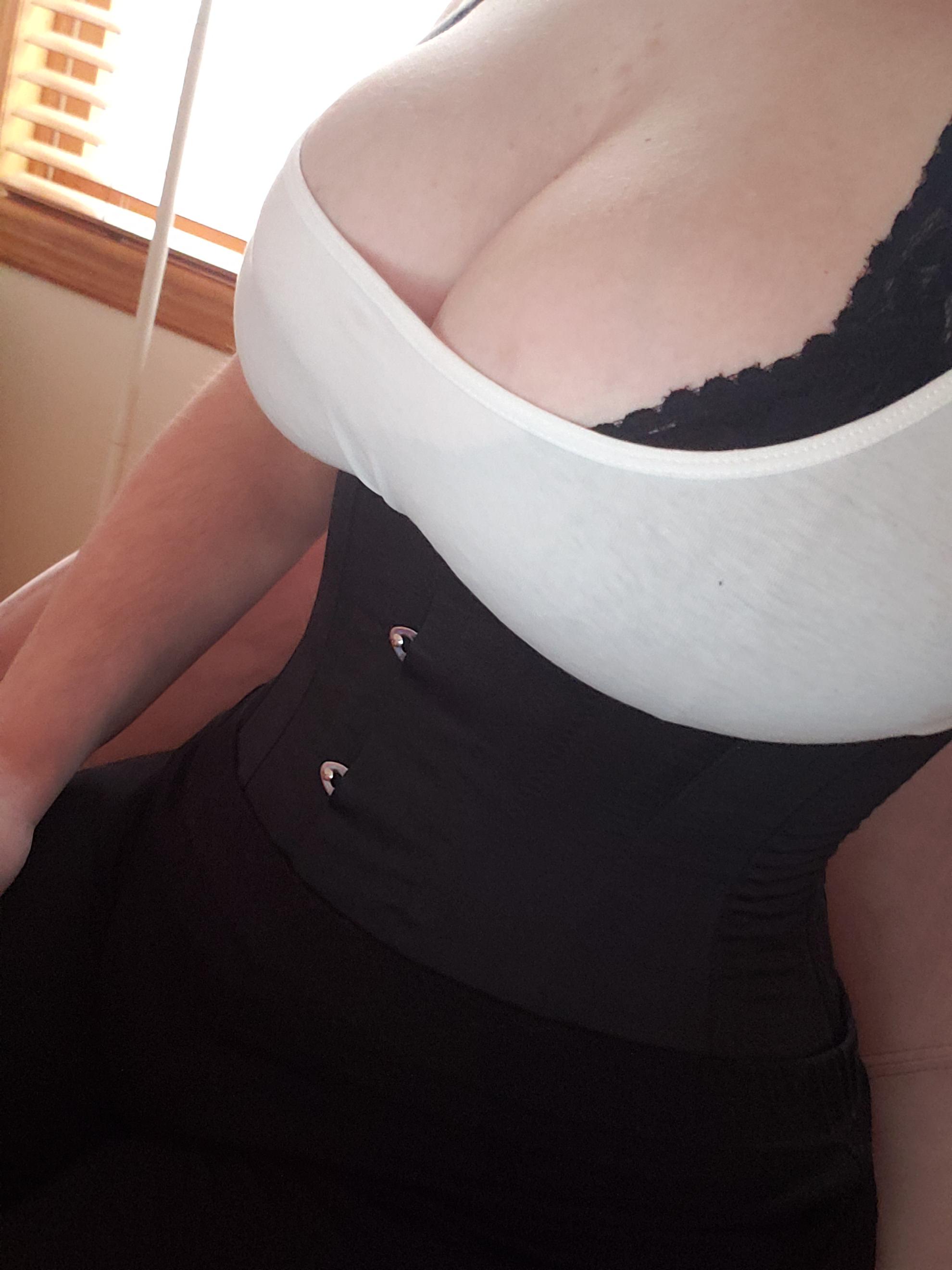 Lace me tighter? [F] | Scrolller