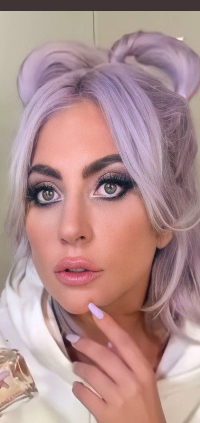 Lady Gaga | Scrolller