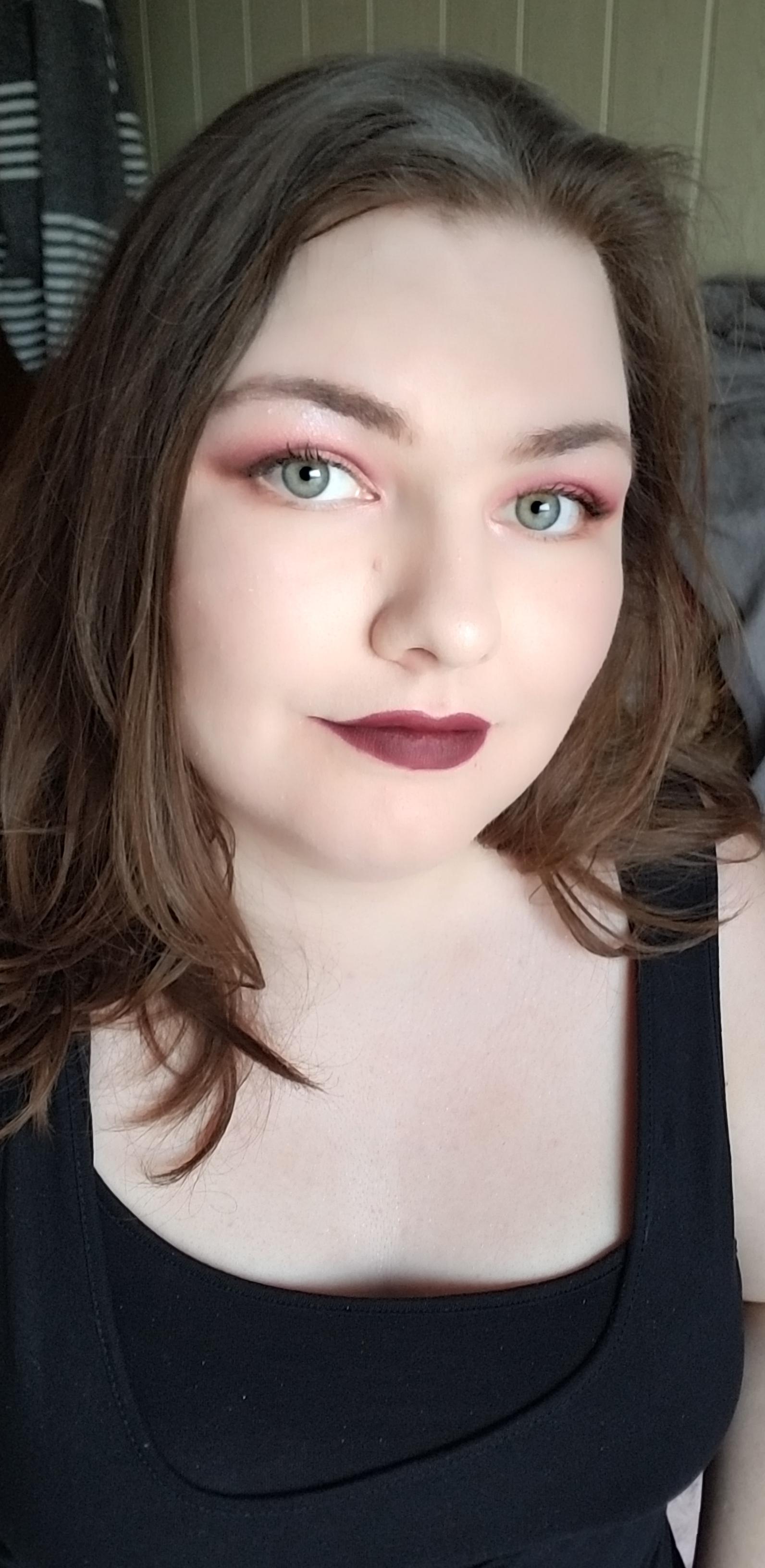 Lady in red 💋 | Scrolller