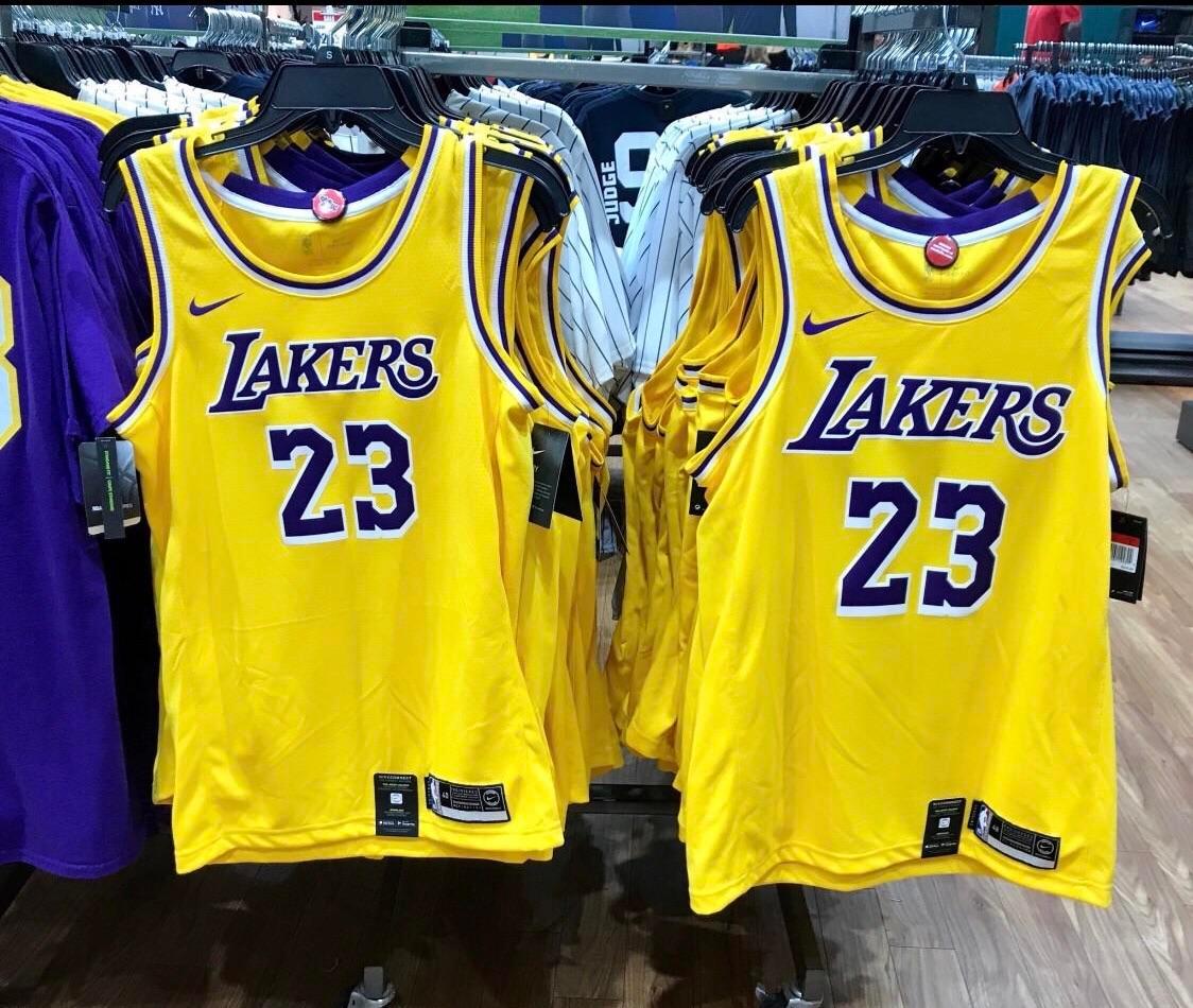 Lakers’ fans: “The new Nike jerseys are too yellow” Nike’s response: | Scrolller