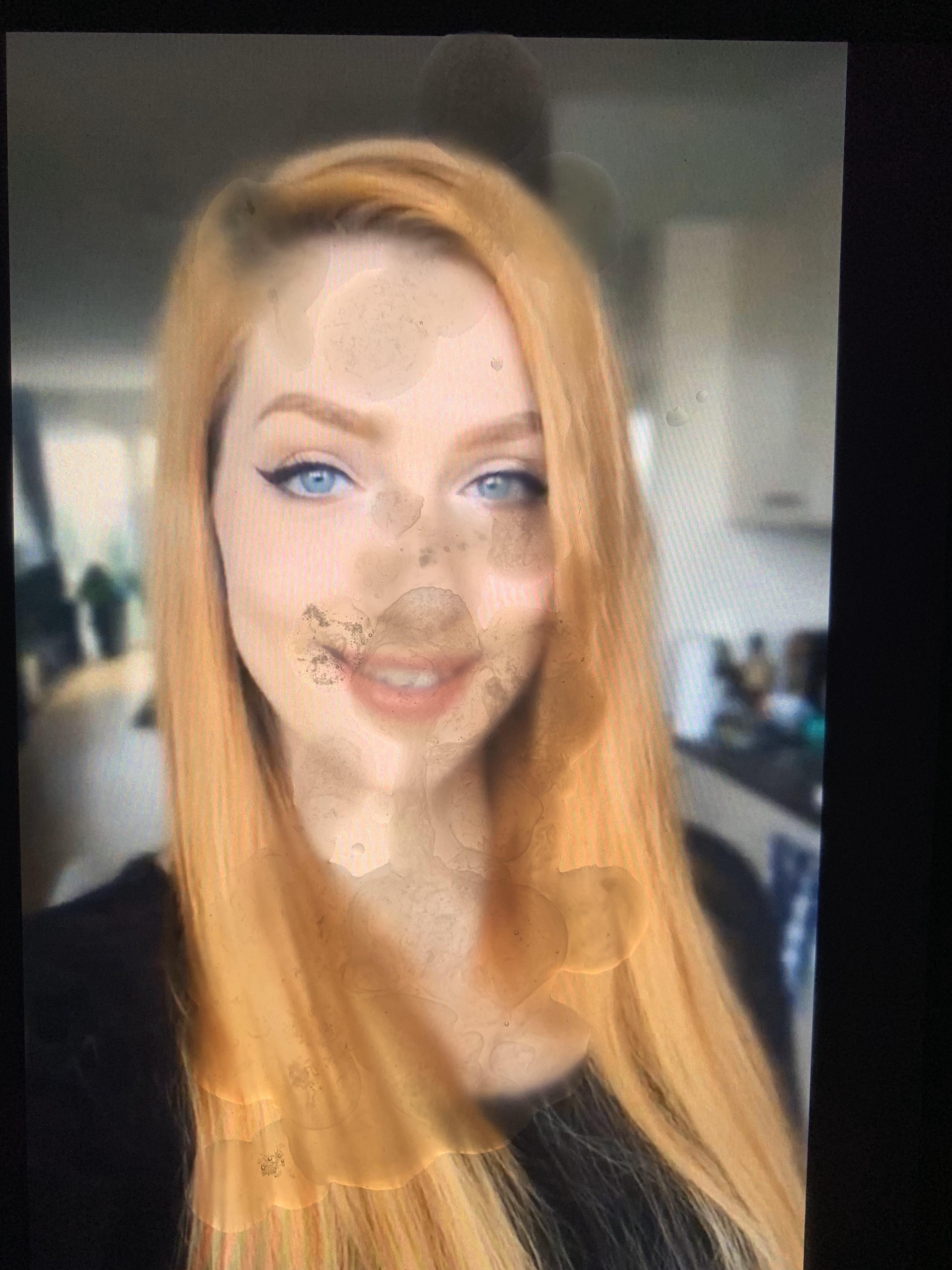 Lara Loft | Scrolller