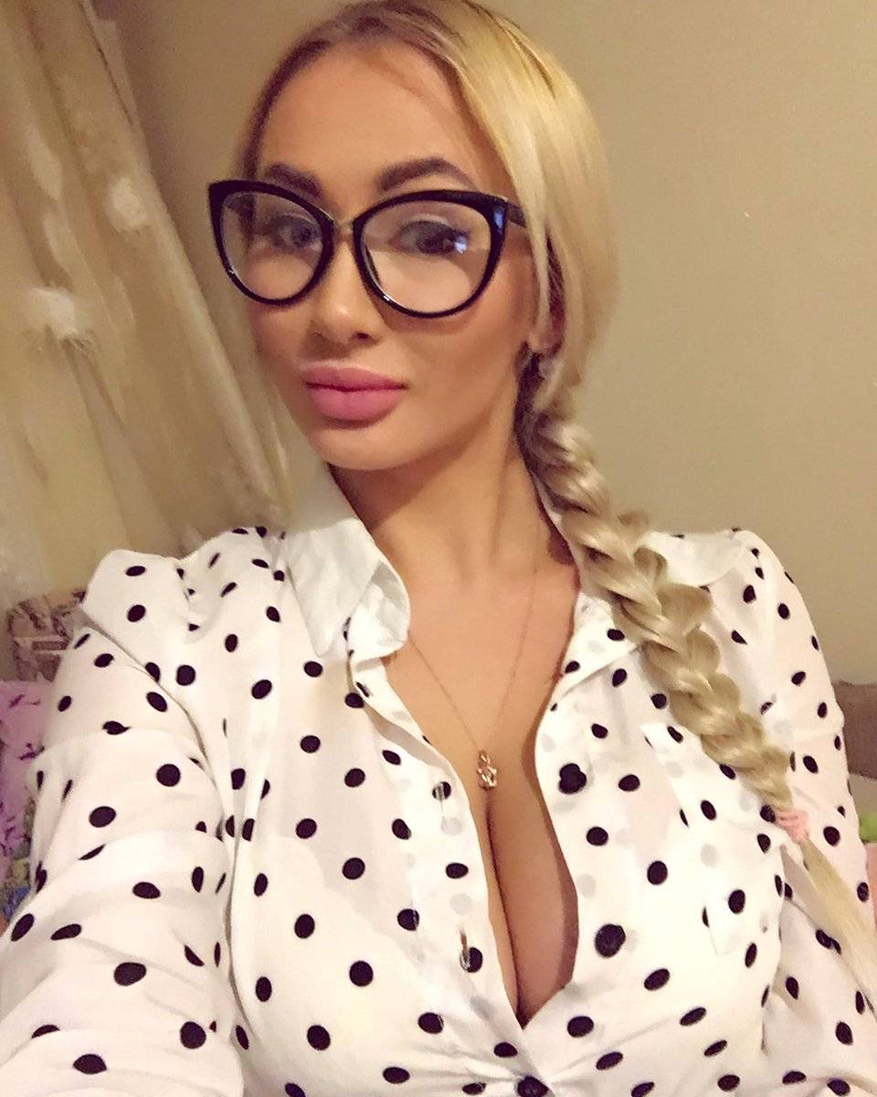 Lara Onyx | Scrolller