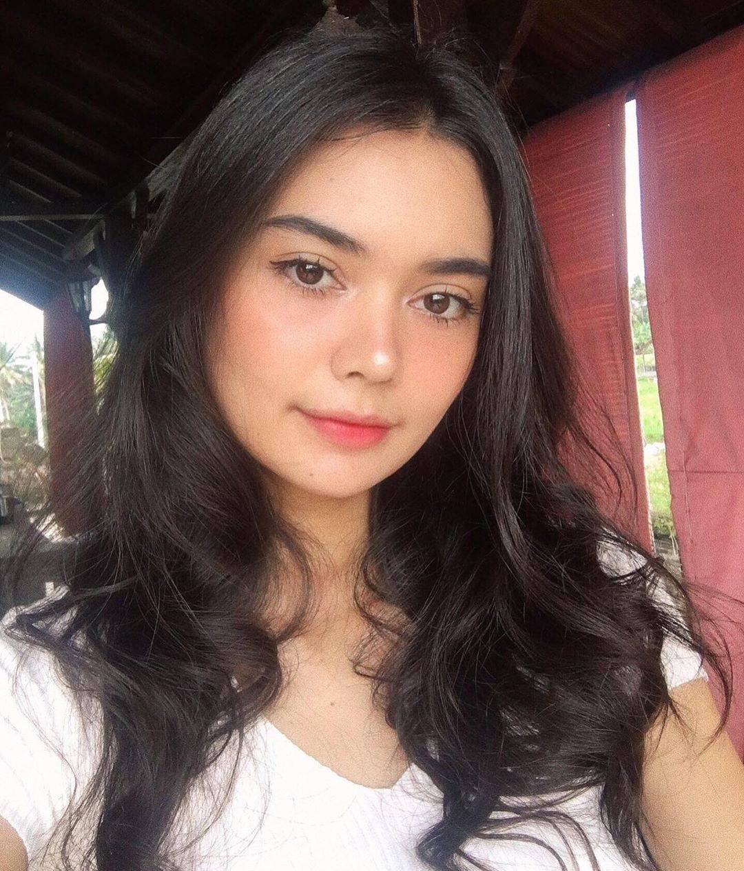 Laras Lisa | Scrolller