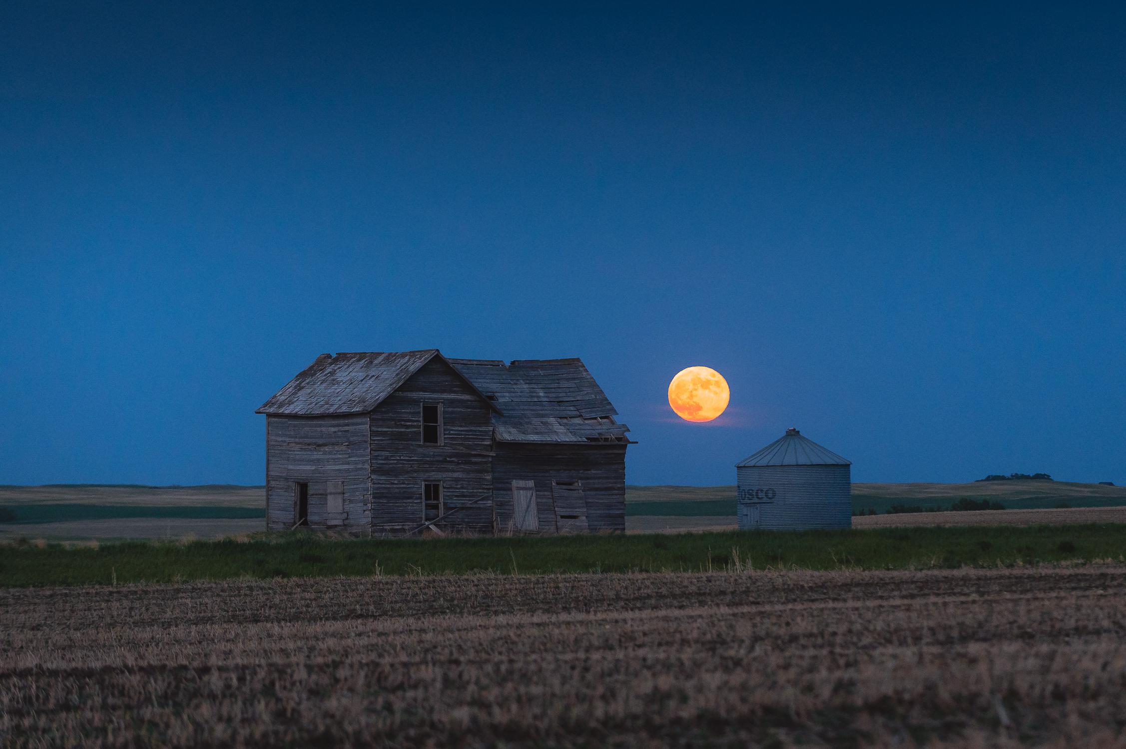 Last night's "Strawberry Moon". [OC] | Scrolller