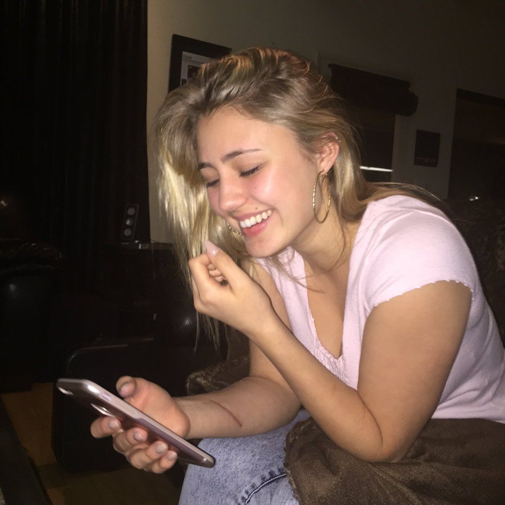 "Late night studio sessions" look at her arm wtf happened at the studio ...