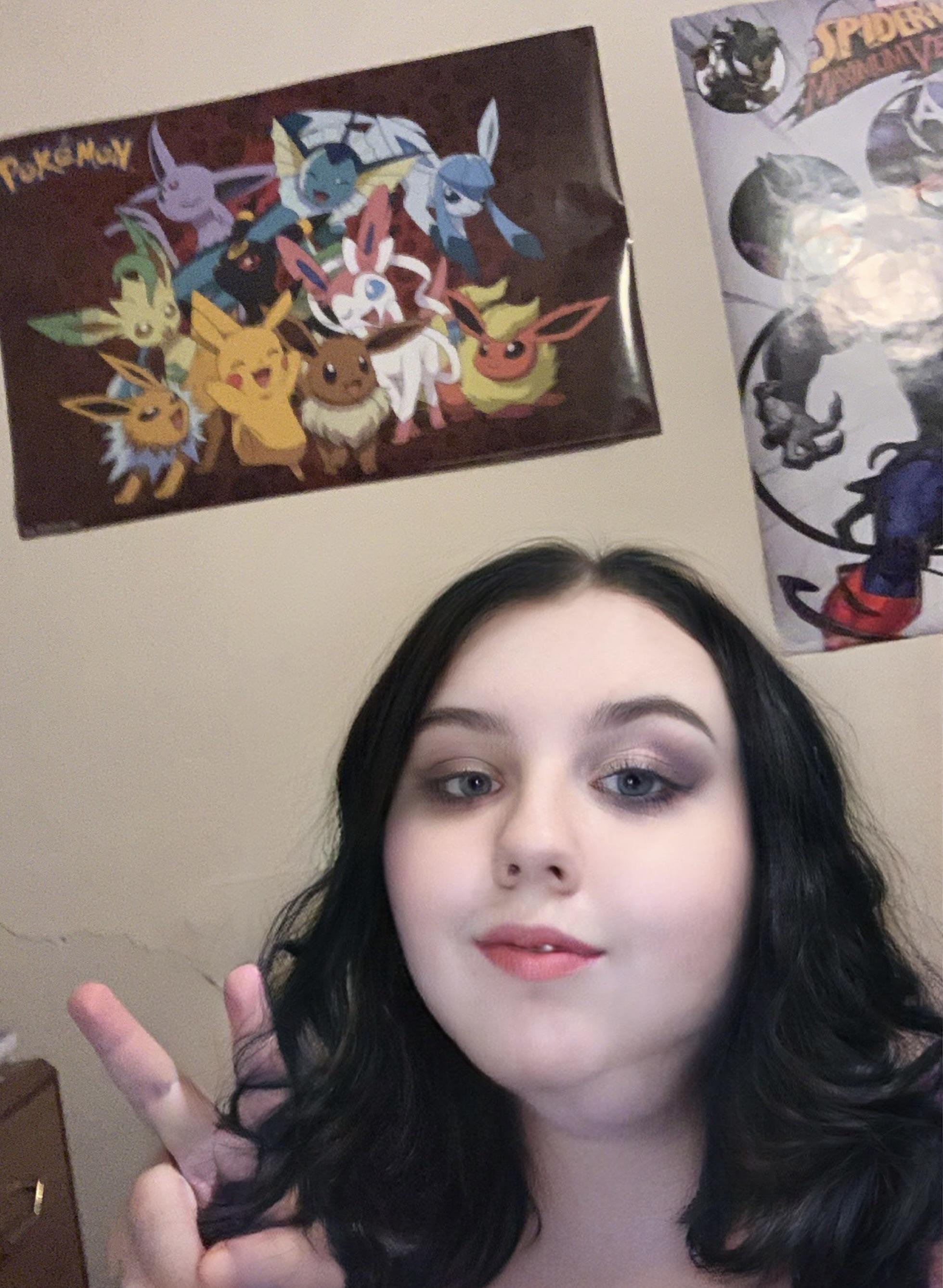 Late selfie whos awake? | Scrolller