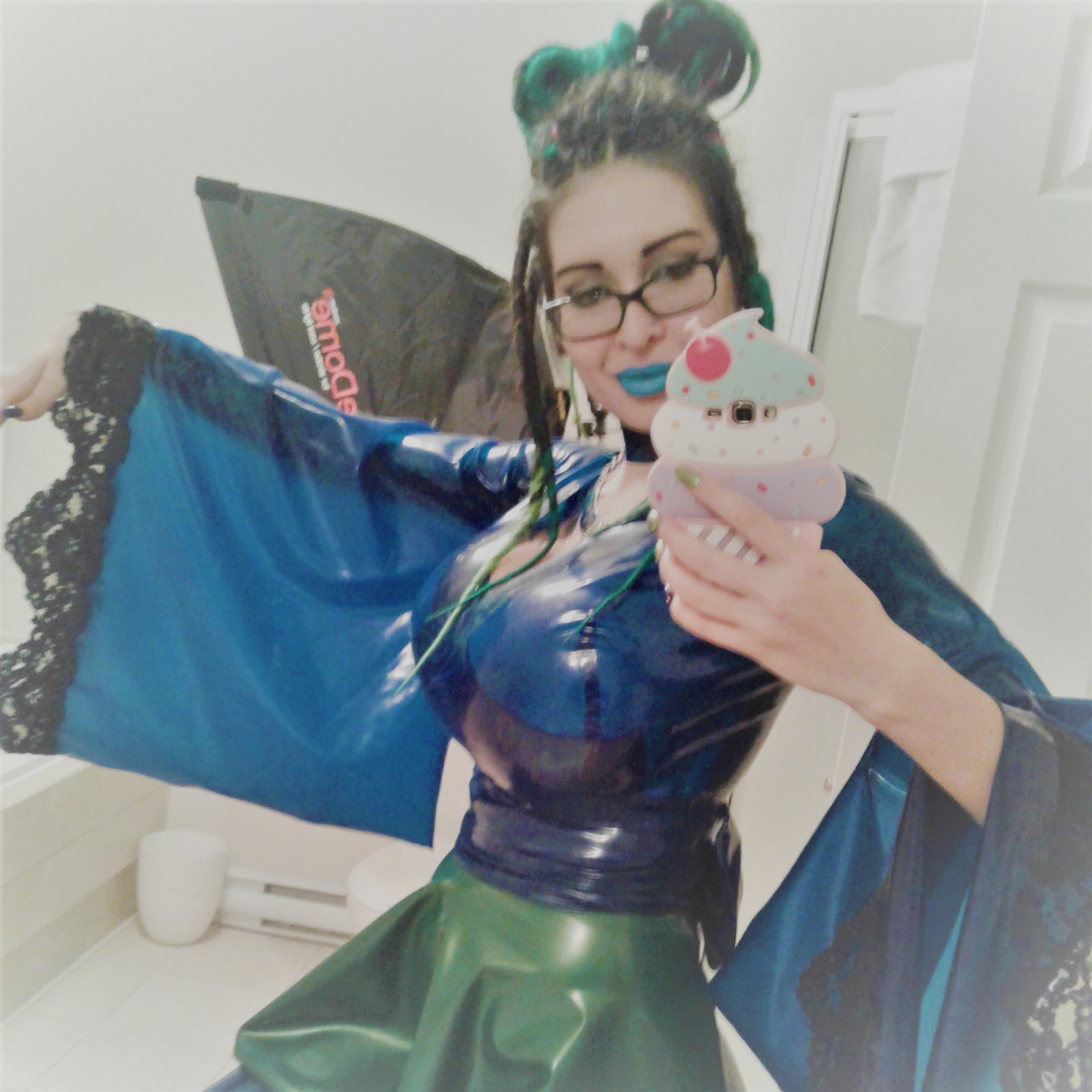 Latex kimono | Scrolller