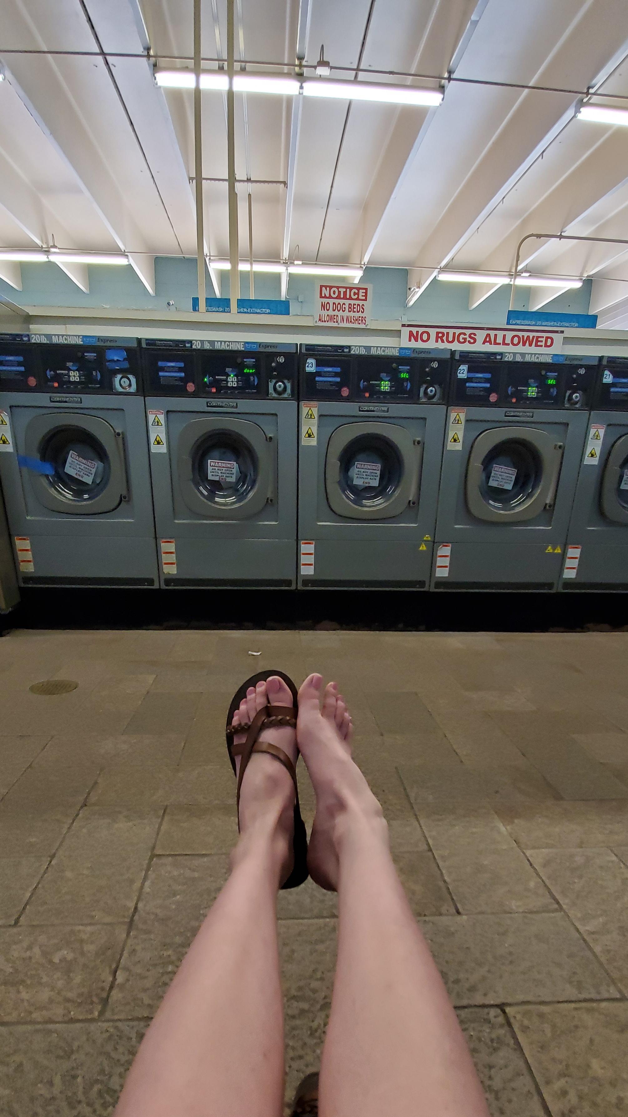 Laundromat feet | Scrolller